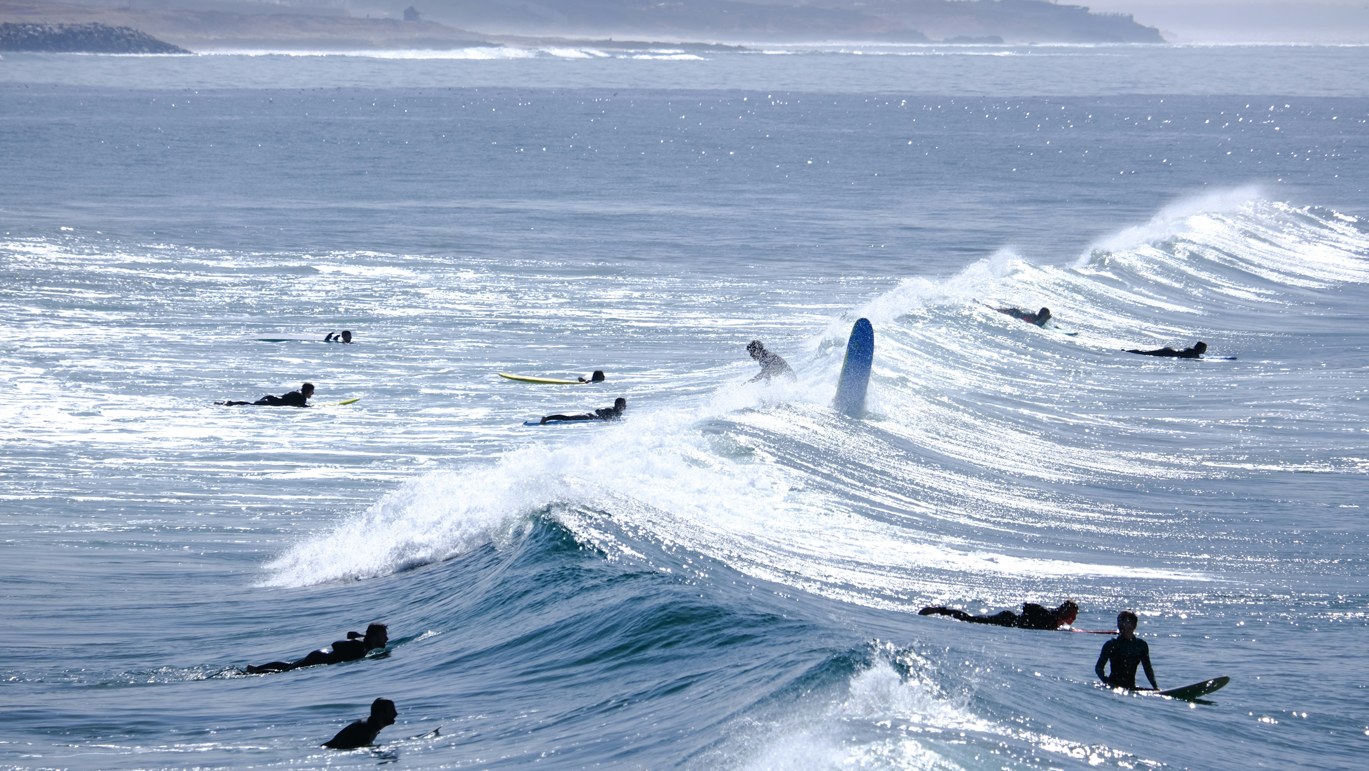 Surfers riding waves in the ocean photo – Free Human Image on Unsplash