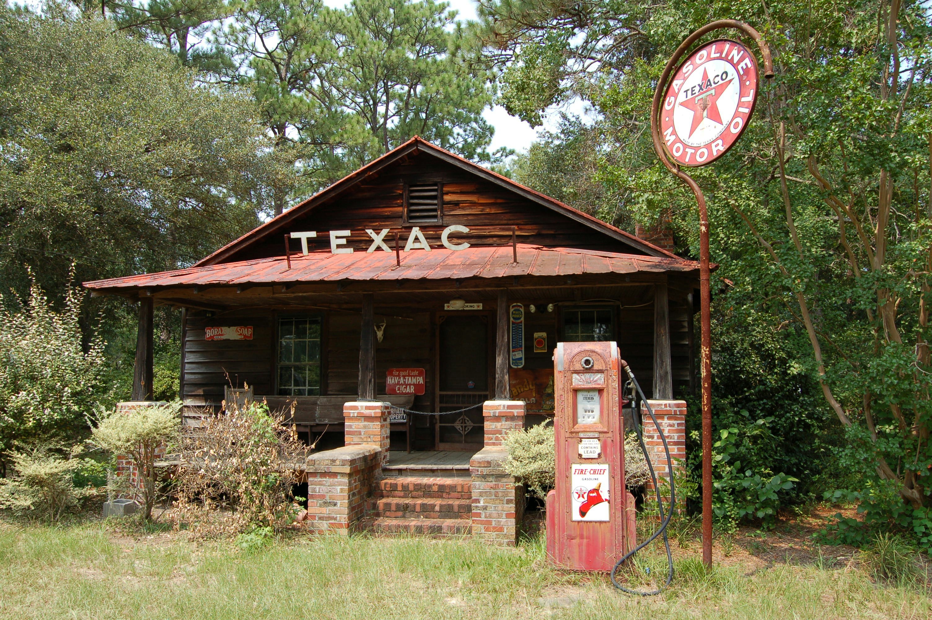 File name :DSC_0003.JPG File size :1.6MB(1653600Bytes) Shoot date :2007/08/18 14:12:38 Picture size :3008 x 2000 Resolution :72 x 72 dpi Number of bits :8bit/channel Protection attribute :Off Hide Attribute :Off Camera ID :N/A Model name :NIKON D50 Quality mode :N/A Metering mode :Multi-pattern Exposure mode :Programmed auto Flash :No Focal length :18 mm Shutter speed :1/200second Aperture :F7.1 Exposure compensation :0 EV Fixed white balance :N/A Lens :N/A Flash sync mode :N/A Exposure difference :N/A Flexible program :N/A Sensitivity :N/A Sharpening :N/A Curve mode :N/A Color mode :COLOR Tone compensation :N/A Latitude(GPS) :N/A Longitude(GPS) :N/A Altitude(GPS) :N/A | Old wooden gas station with texaco sign and pump