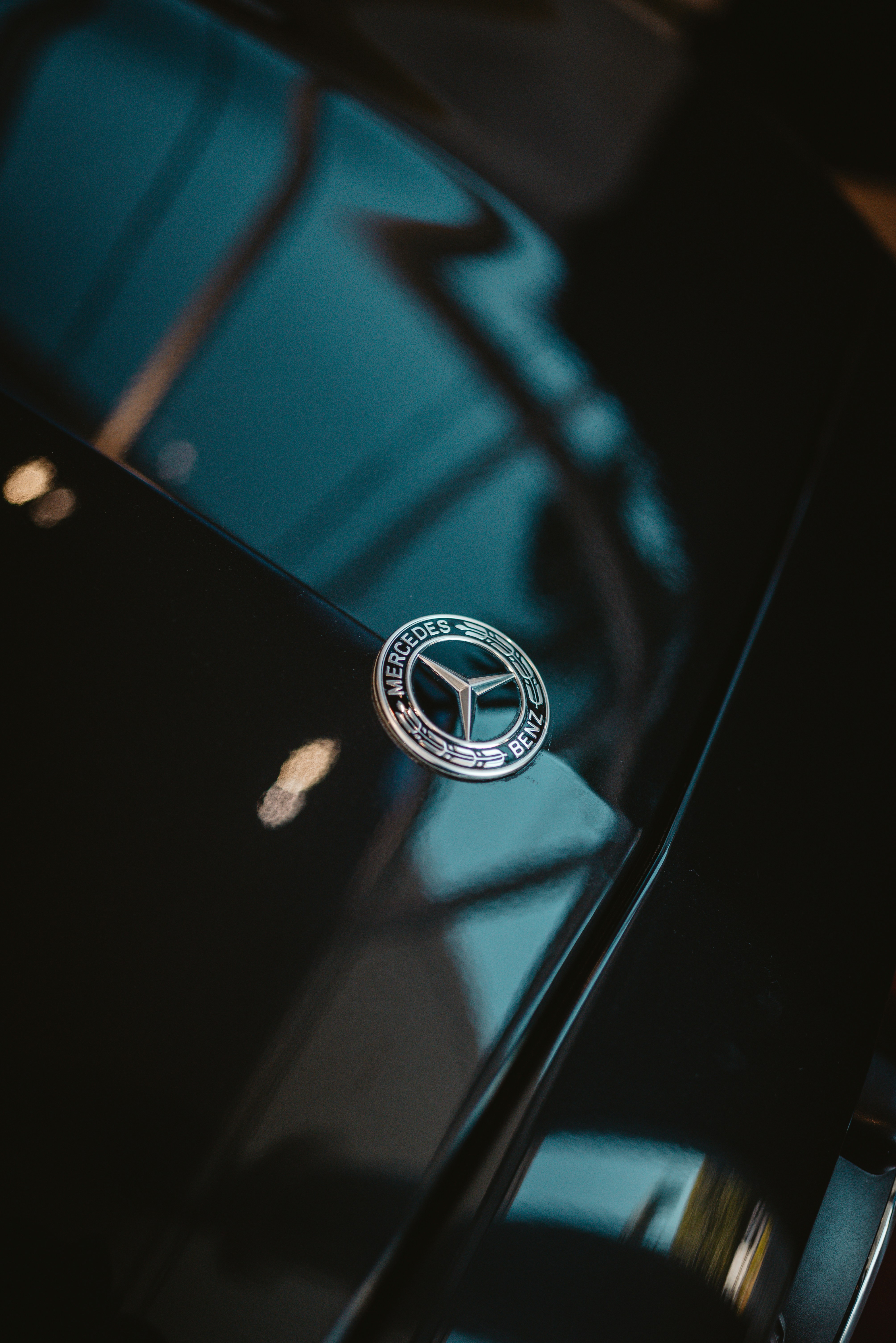 Close-up of a mercedes-benz emblem on a car photo – Free Car Image on ...