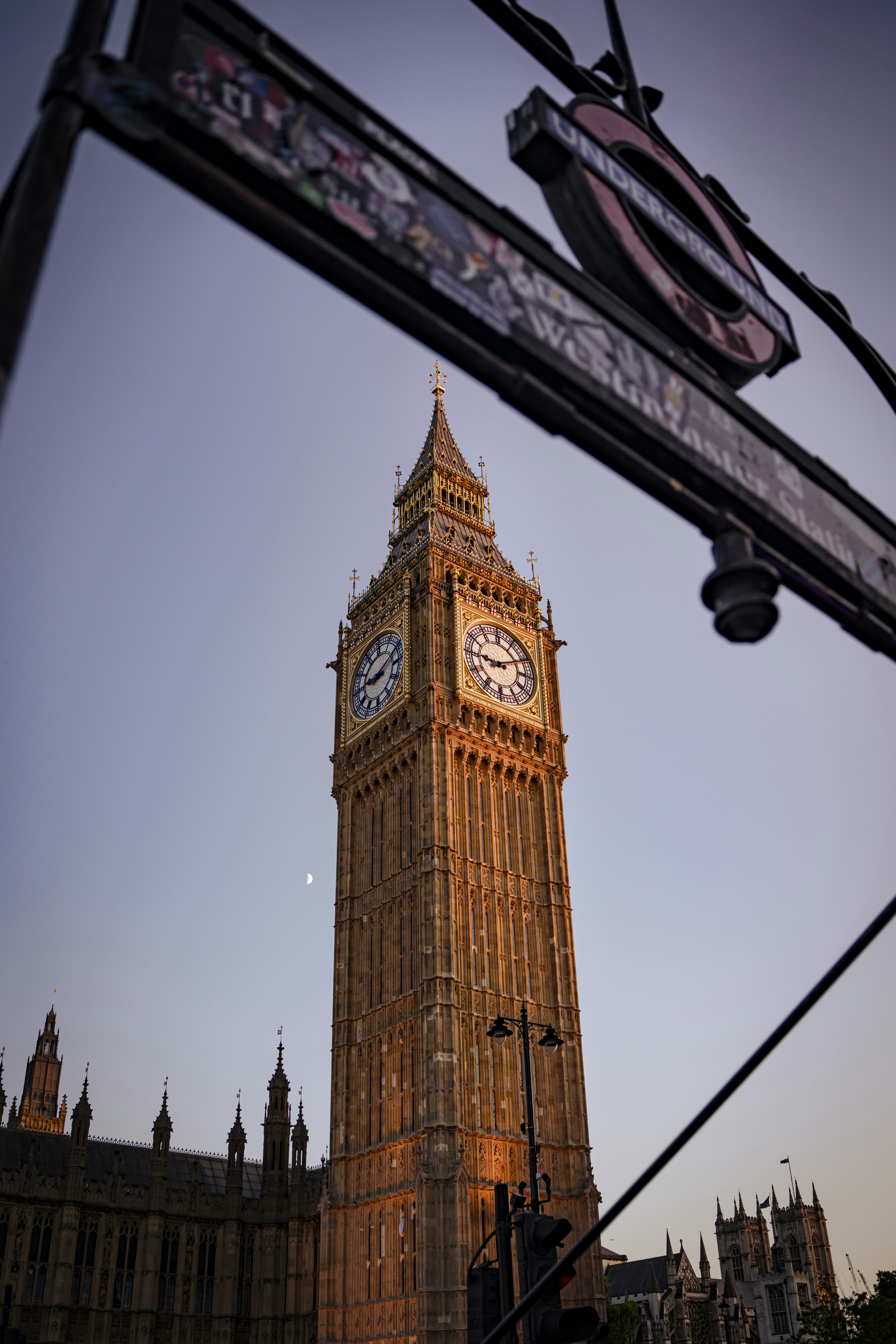 Echoes of Time: The Majestic Big Ben at Dusk