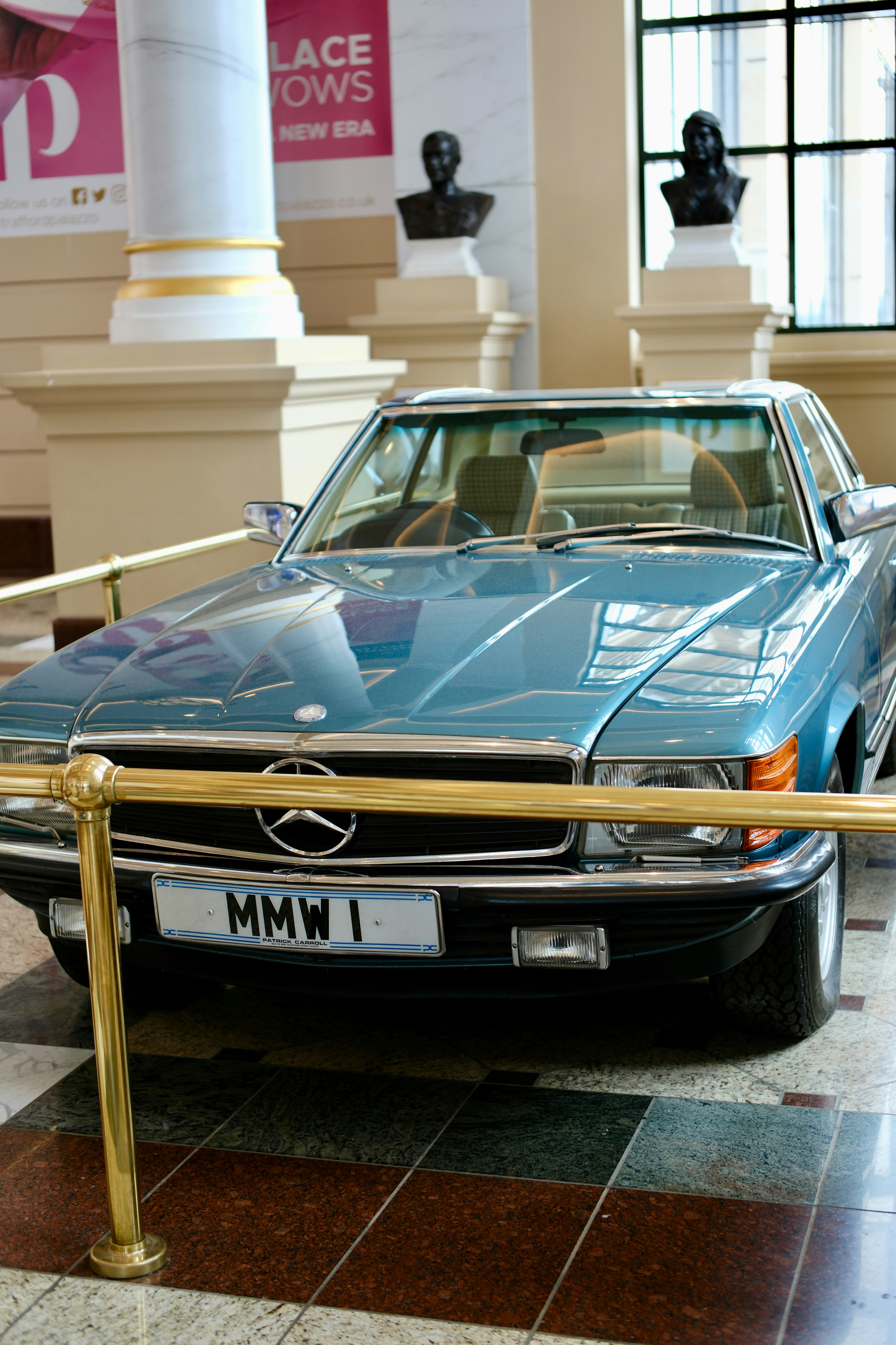 Timeless Elegance: The Classic Mercedes-Benz Showcase