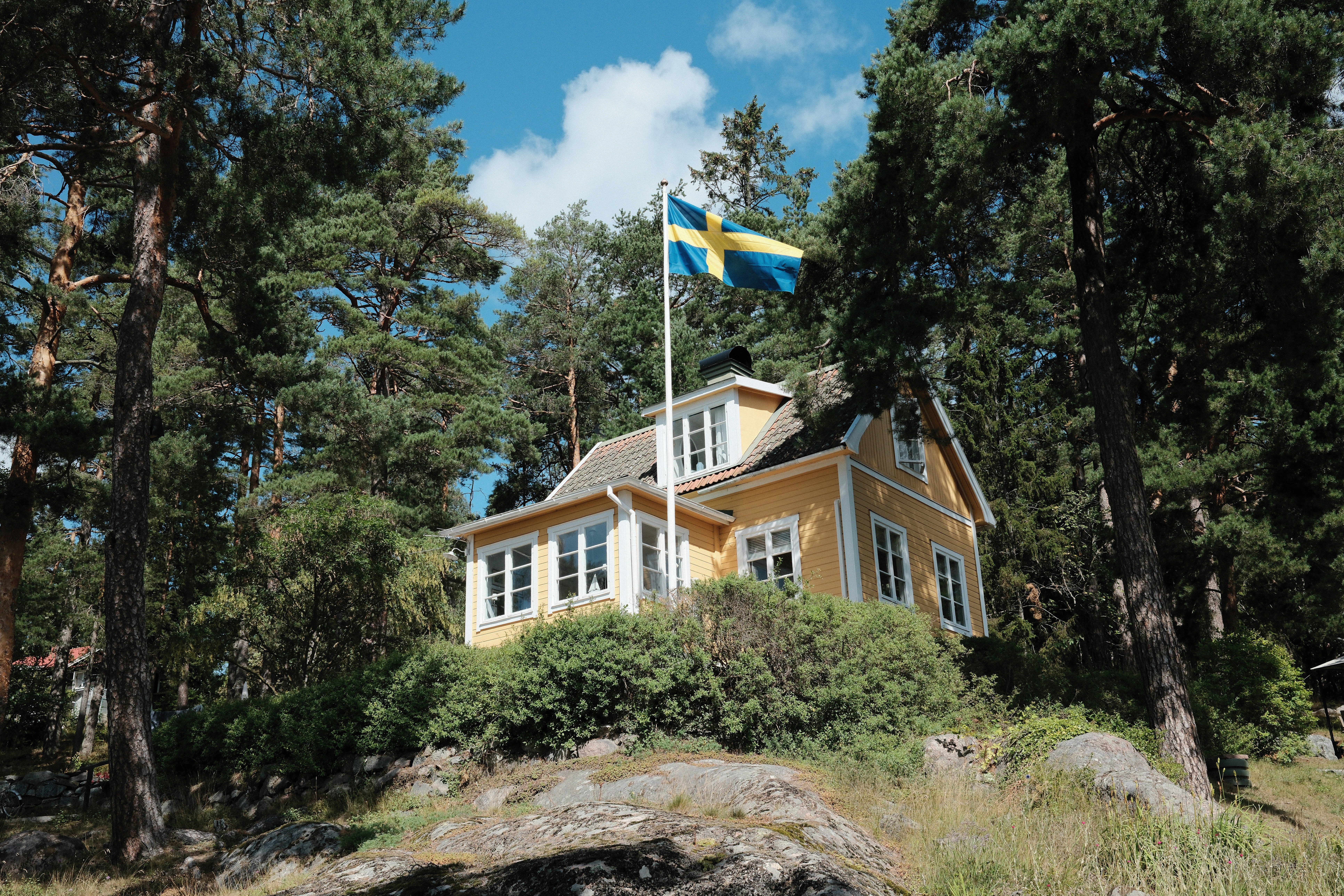 Swedish Serenity: A Coastal Retreat
