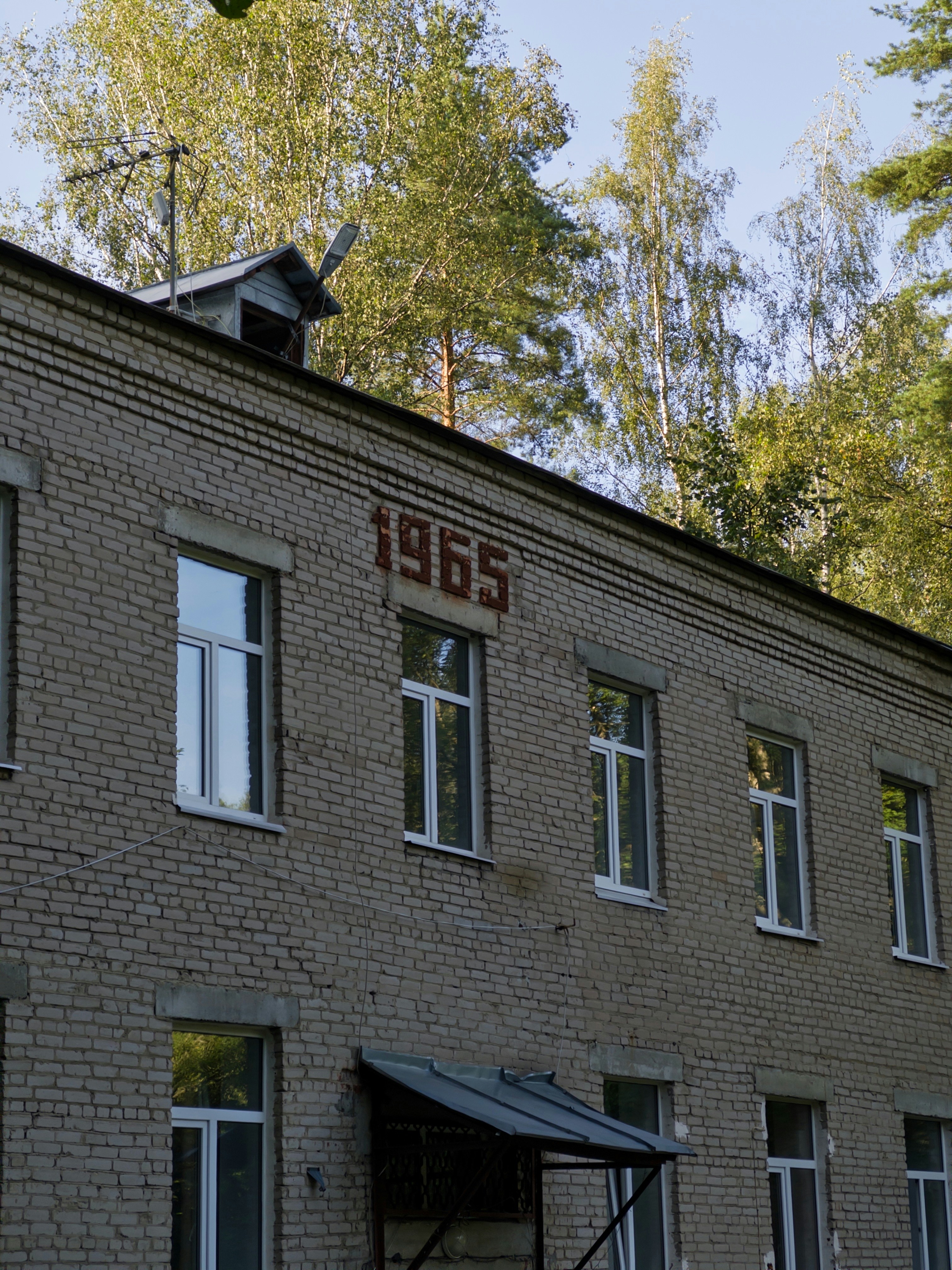 Brick building with the year 1965 inscribed