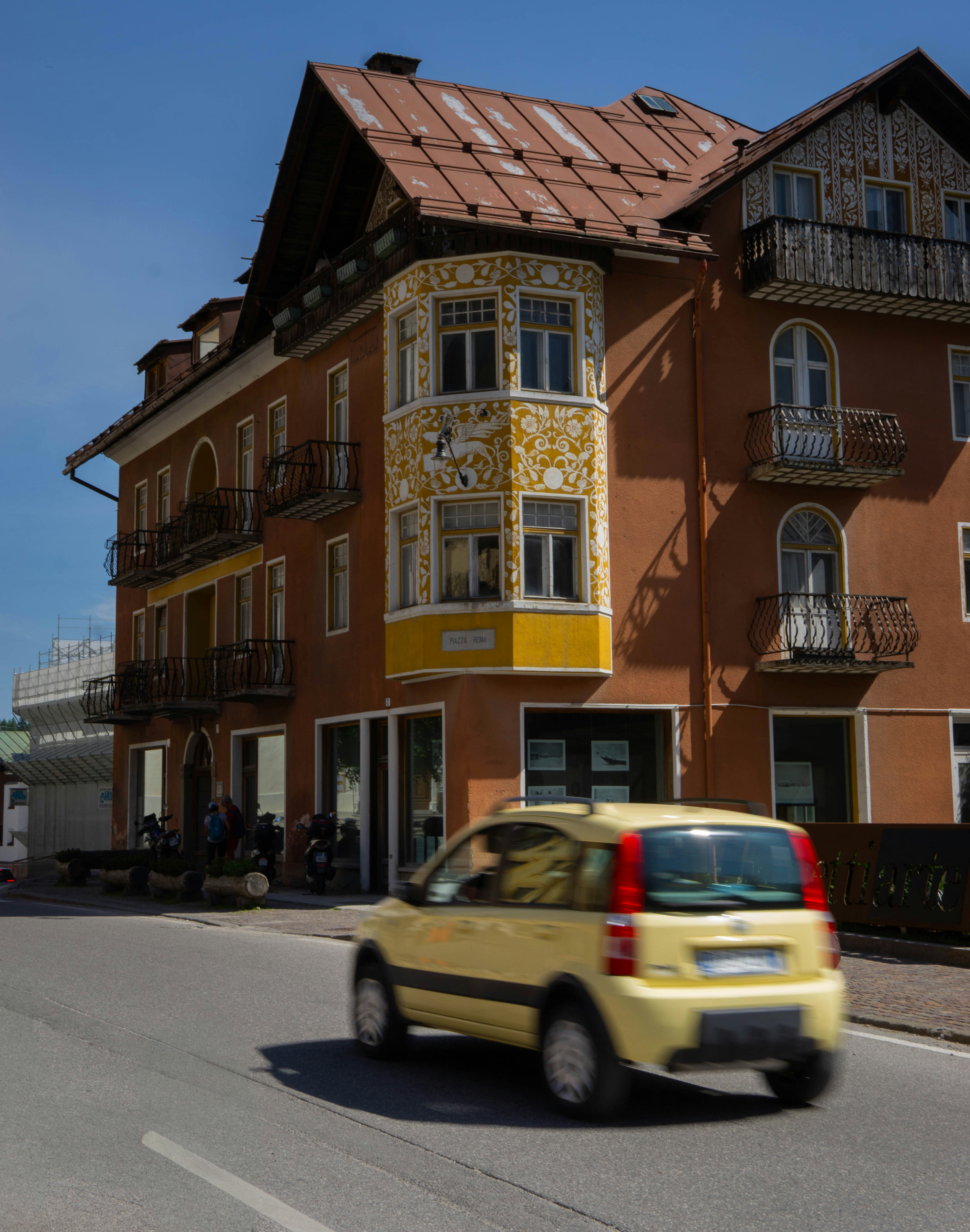 Amber Bay Window and the Blurred Taxi: A Sunlit Street Portrait