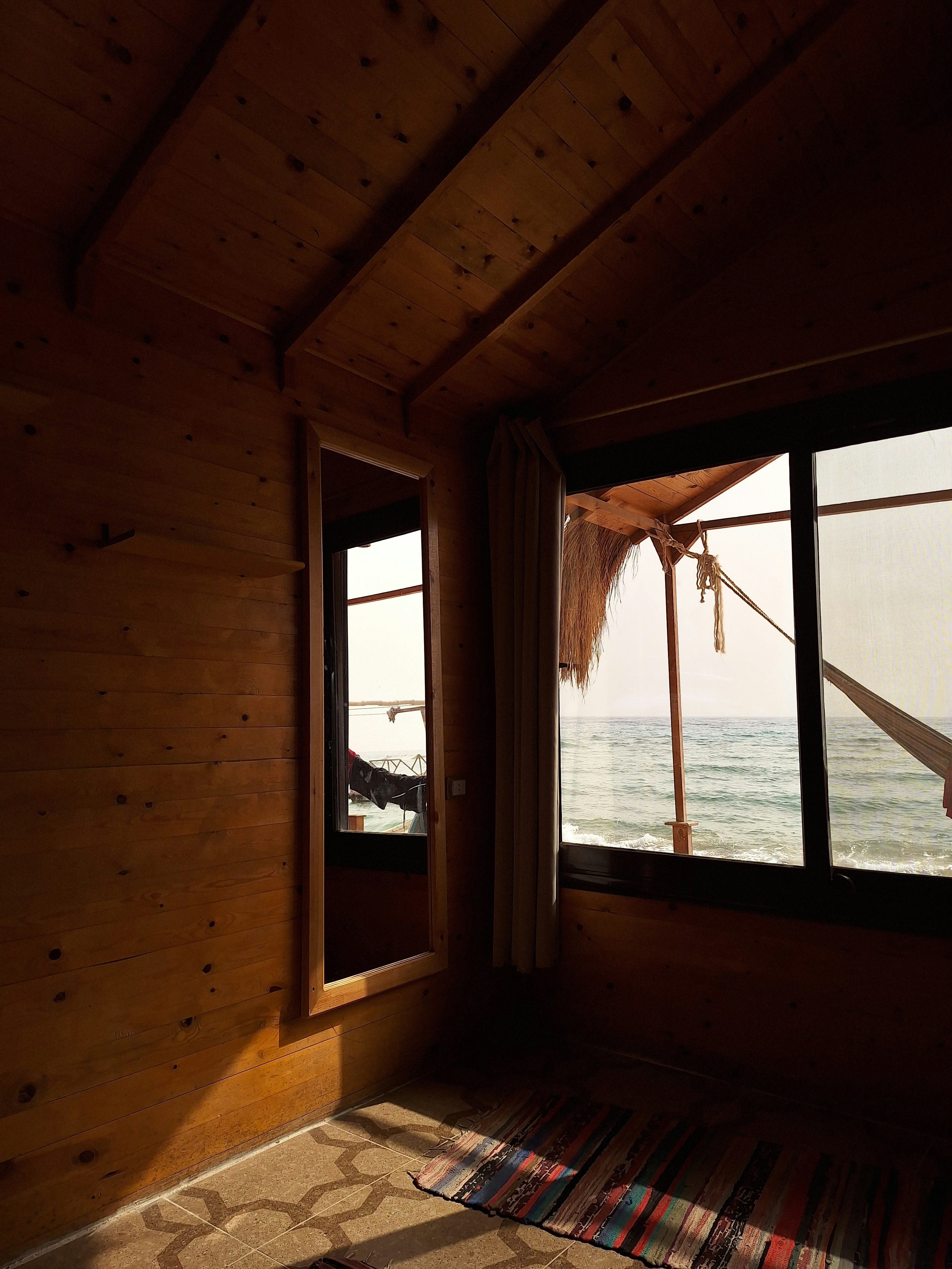 Coastal Retreat: A Glimpse of Serenity