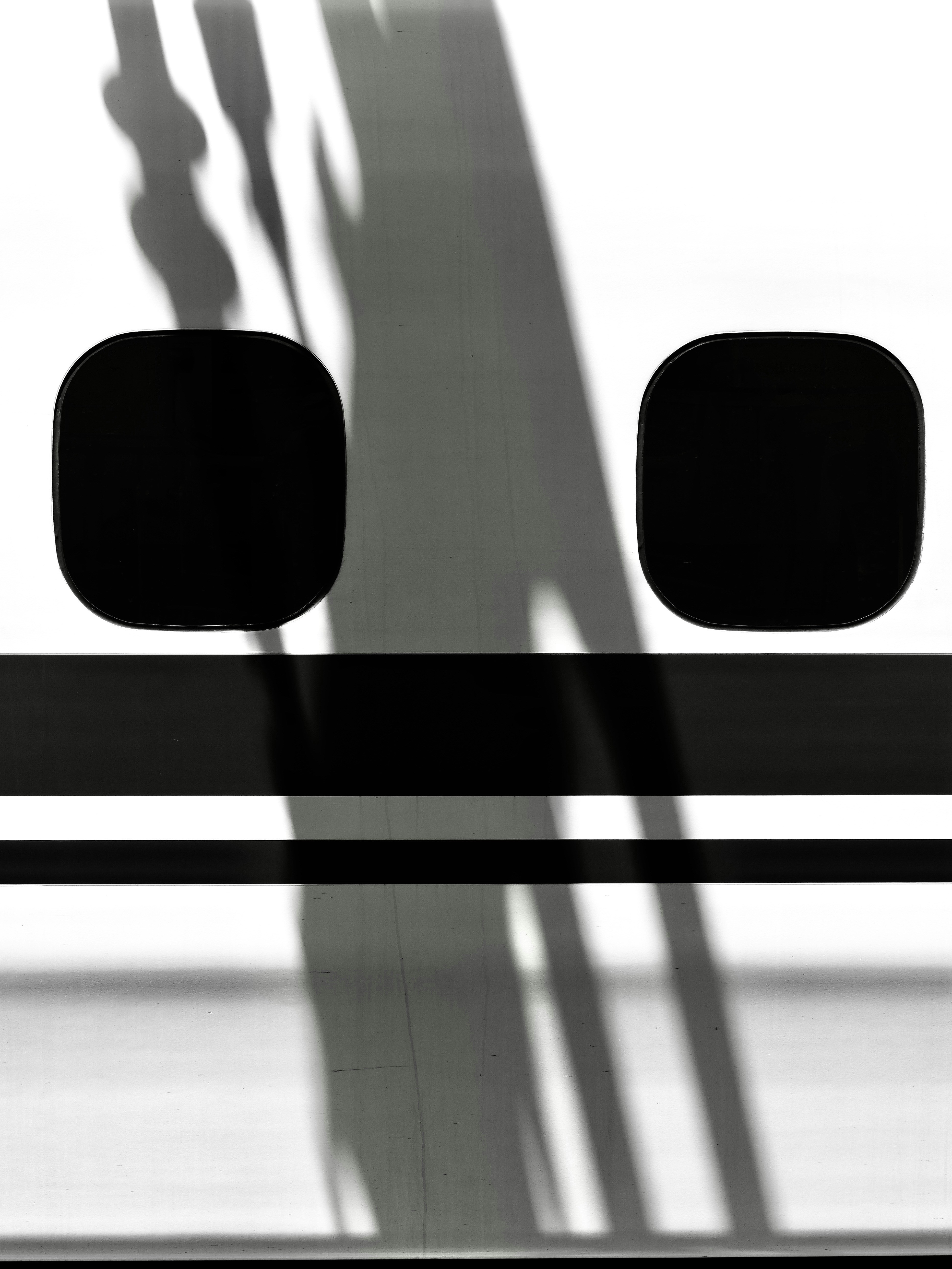 Shadows of Minimalism: An Abstract Encounter