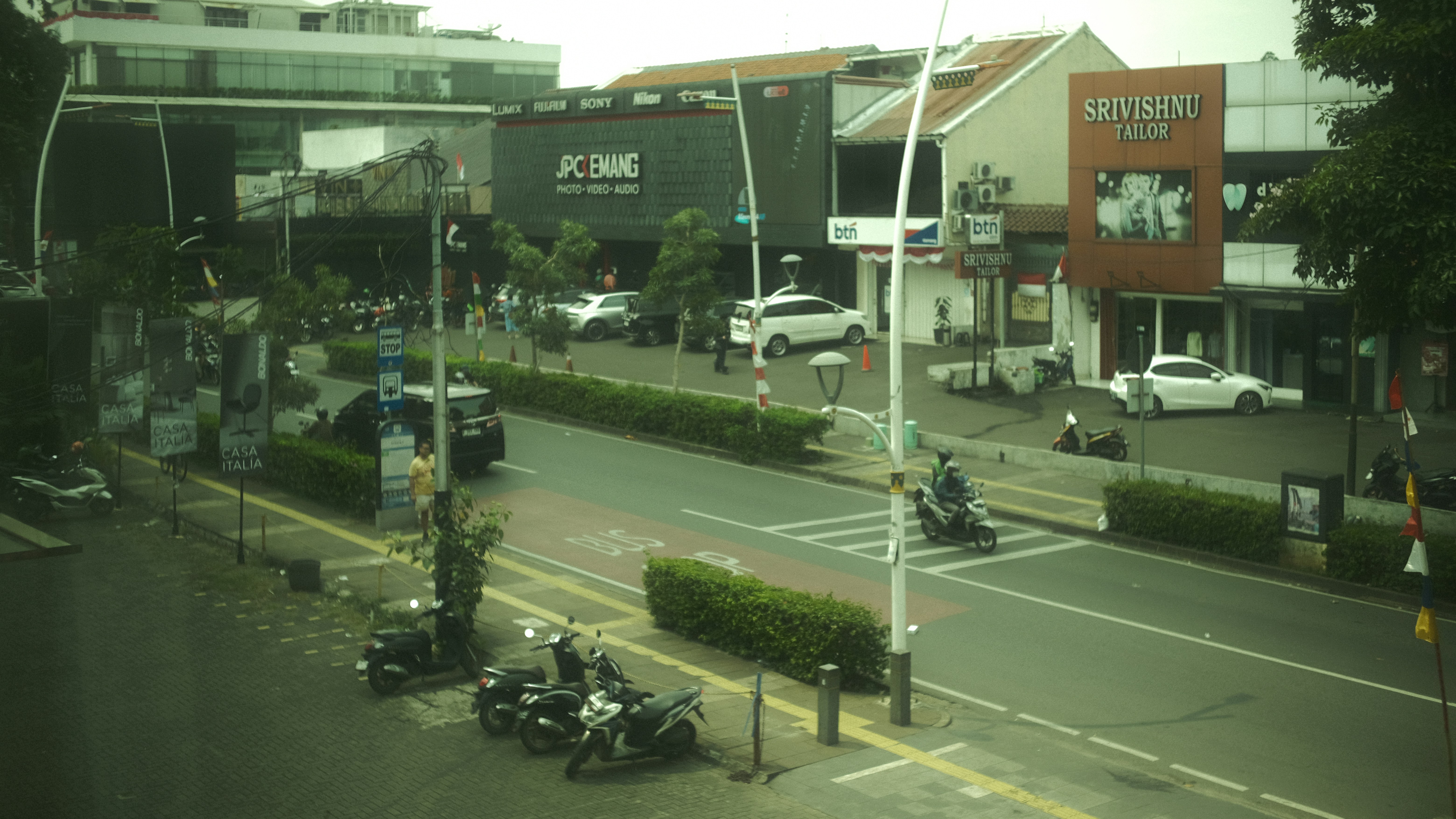Urban Pulse: A Glimpse into City Life