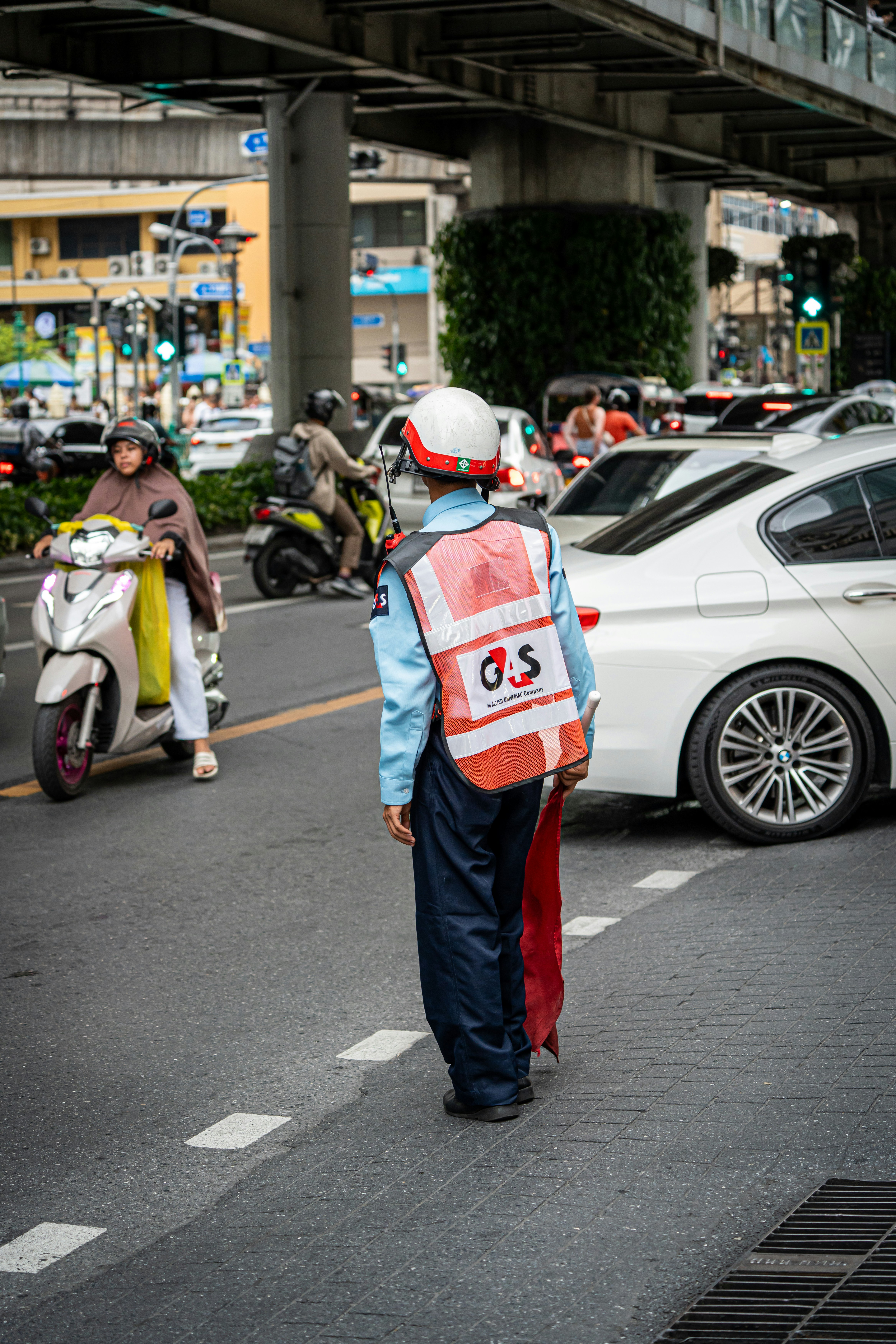 Traffic controller directing vehicles on a busy street. photo – Free ...