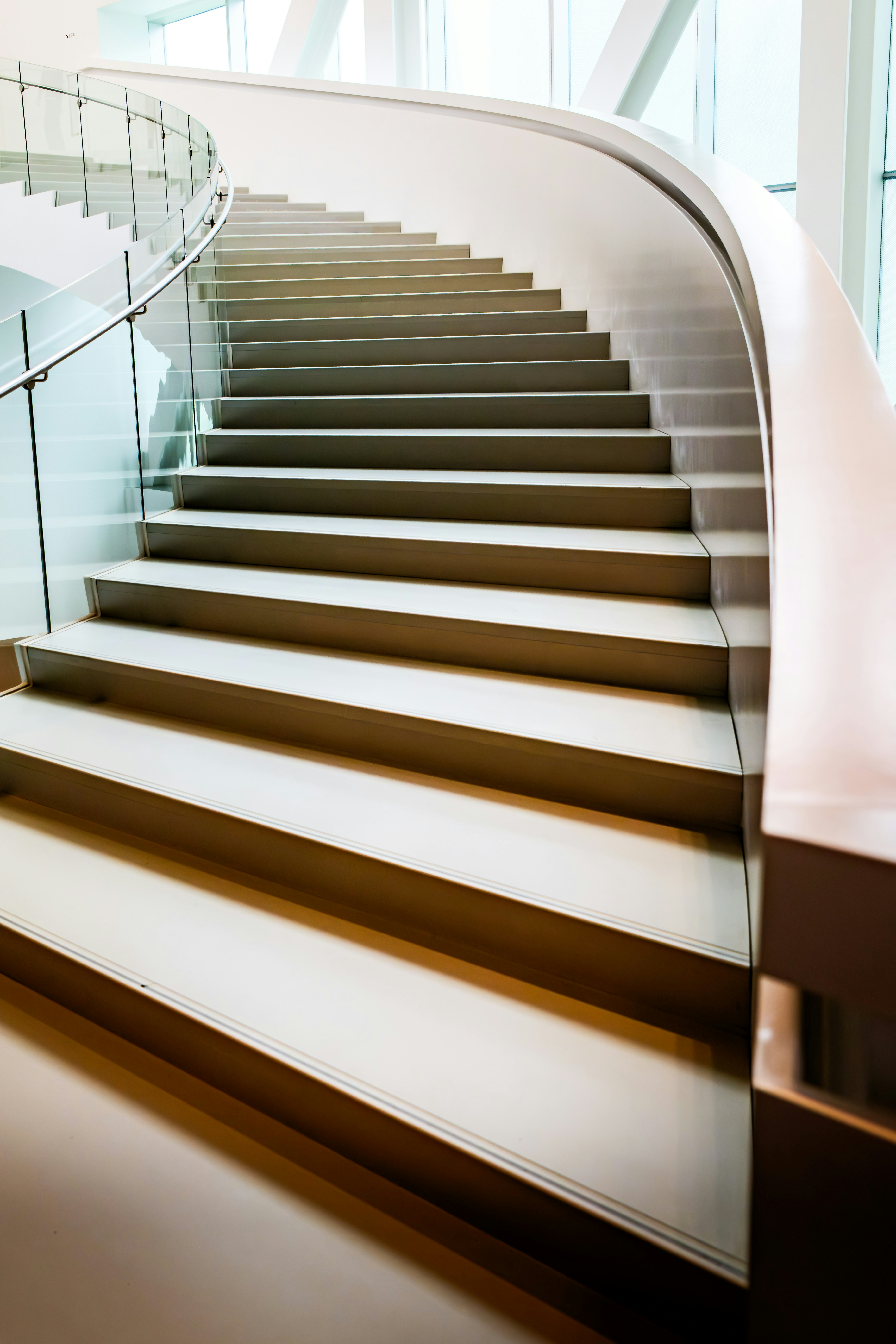 Sans titre - Untitled | Curving modern staircase with glass railing