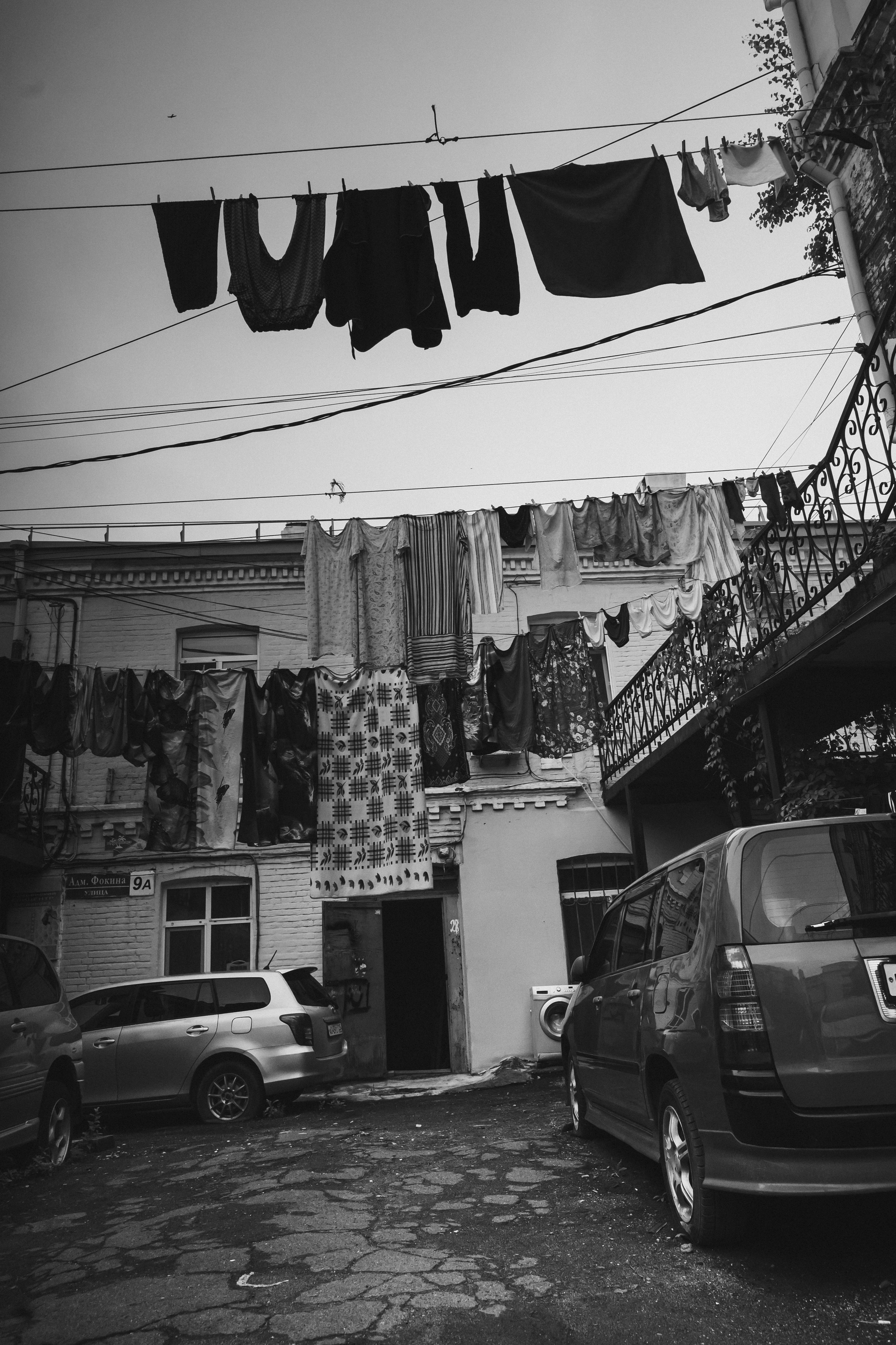Inside the old courtyards in Vladivostok's Millionka district - Japanese cars, narrow yards, old houses, laundry hung out to dry and the very spirit of old Vladivostok. | Clothes drying on lines between buildings in courtyard
