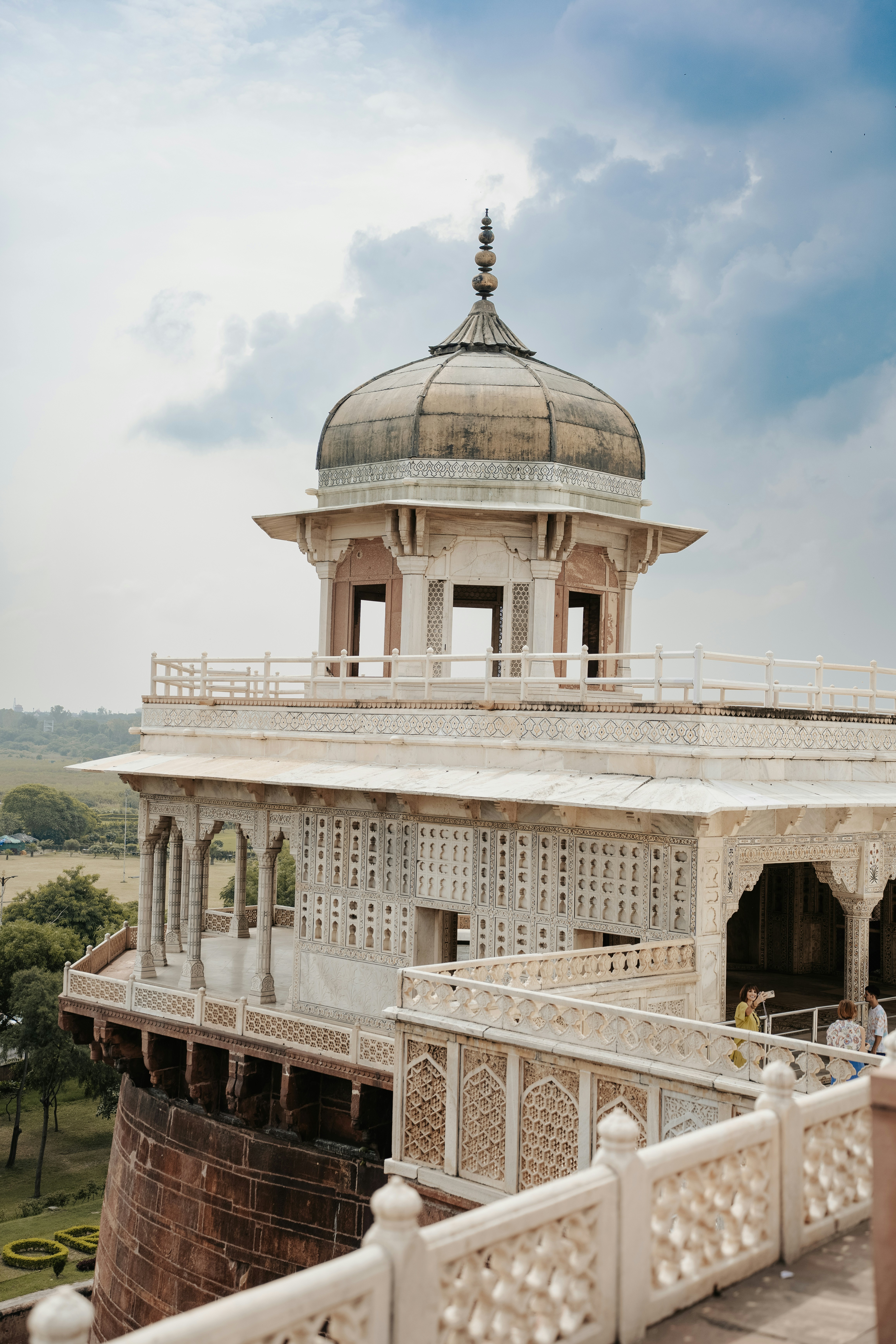 Majestic Overlook: A Glimpse into Architectural Grandeur