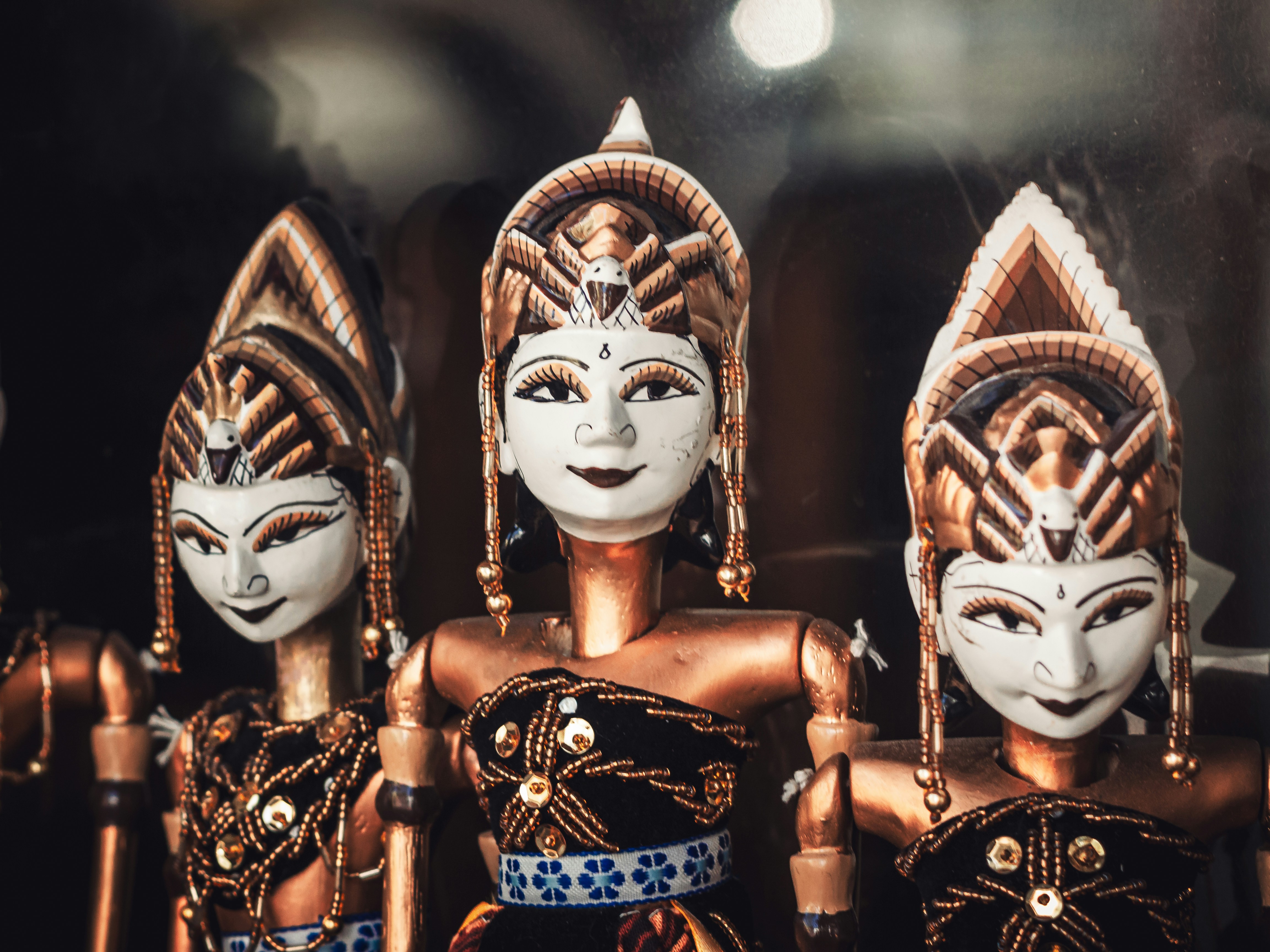 Elegance in Wood: The Artistry of Traditional Puppetry