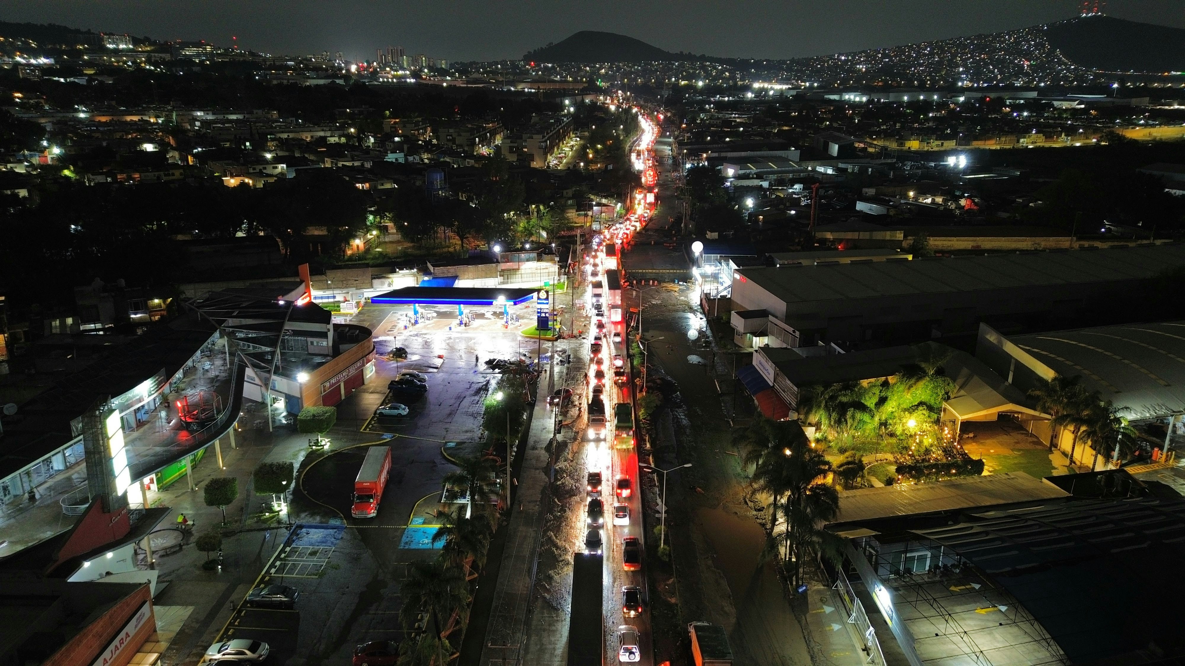Urban Pulse: A Nighttime Traffic Symphony