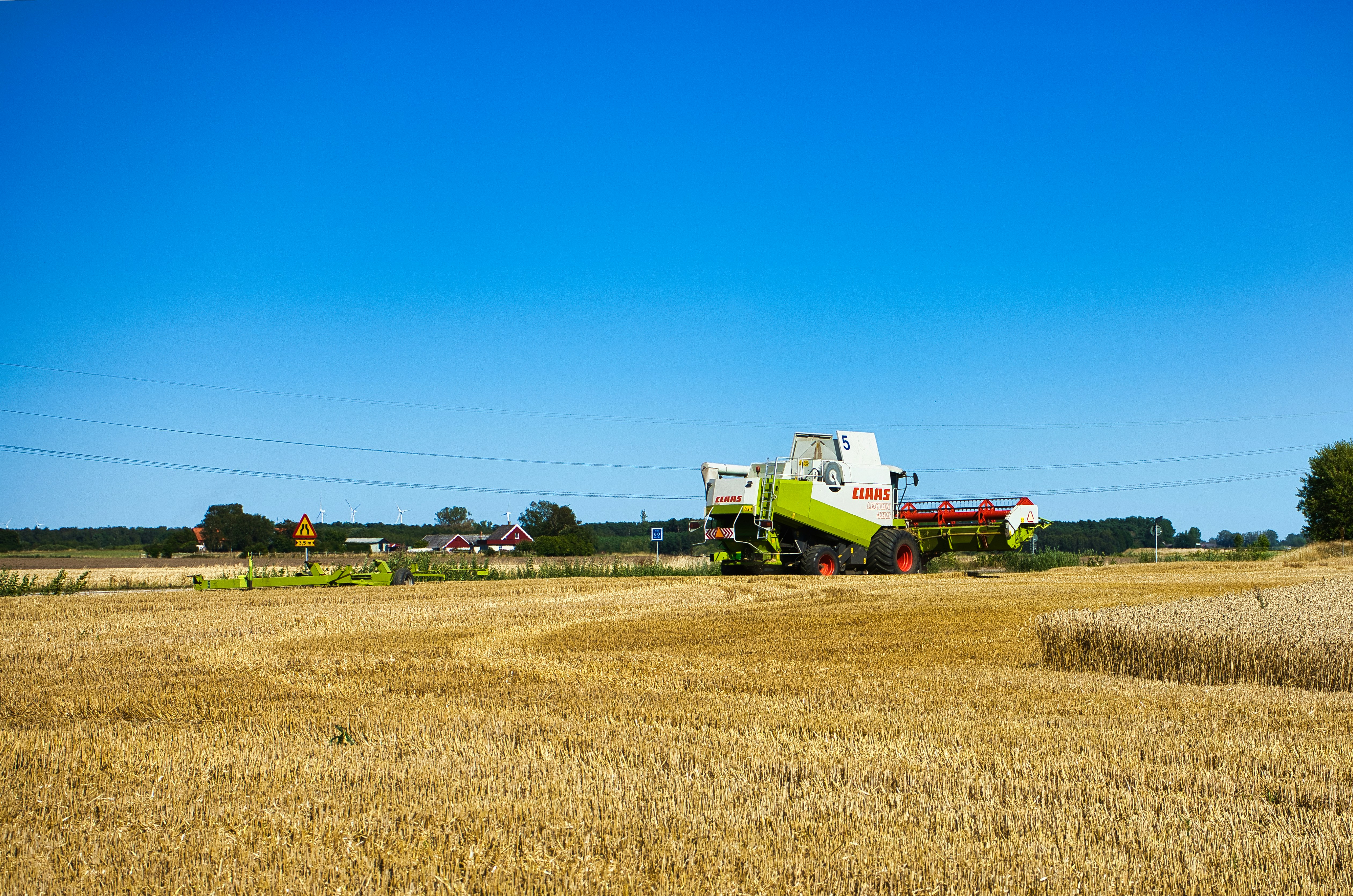 Combine harvester | Combine harvester working in a golden wheat field