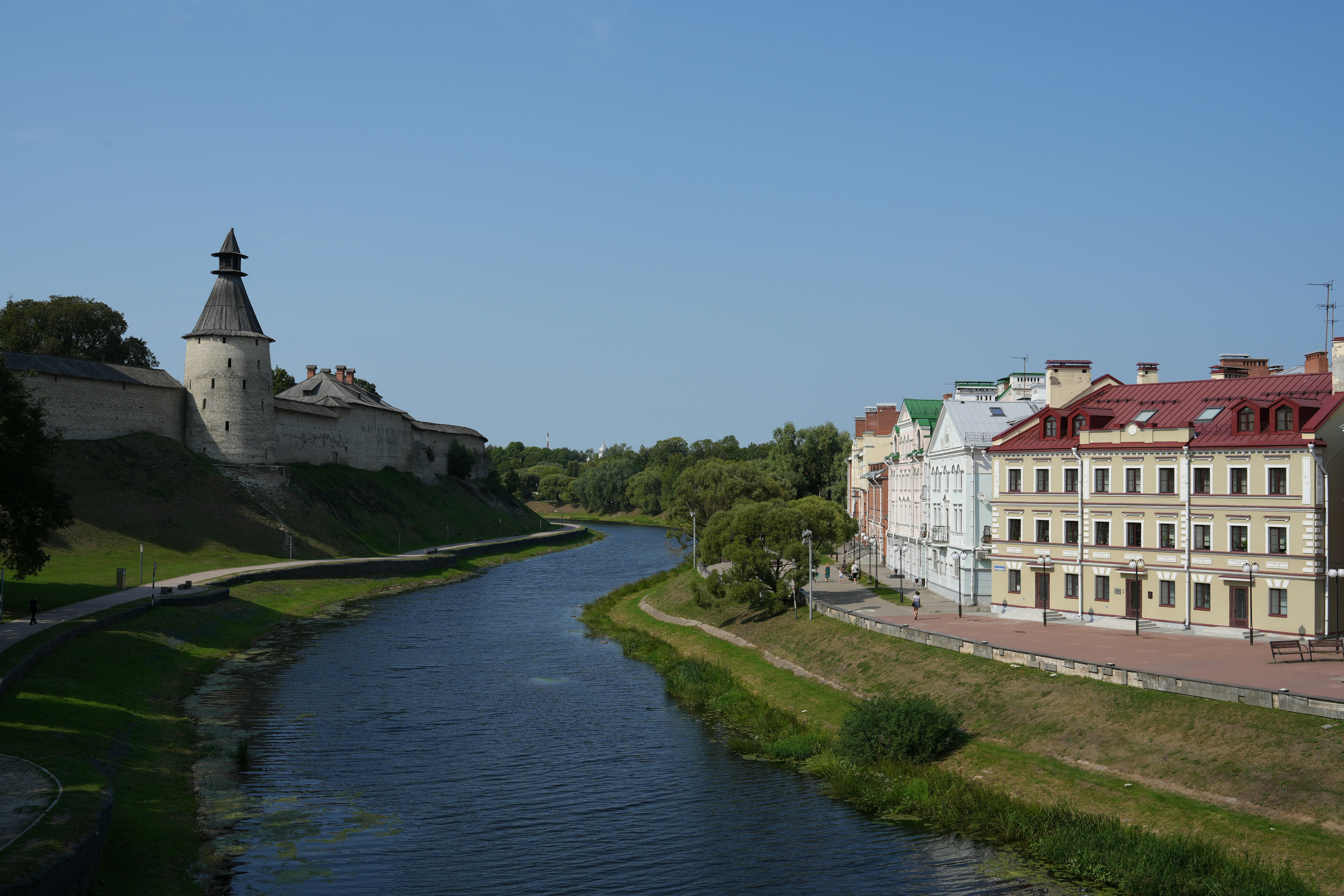 Pskov Kremlin, Pskova river, Zolotaya embankment | River flows past historic buildings and fortress