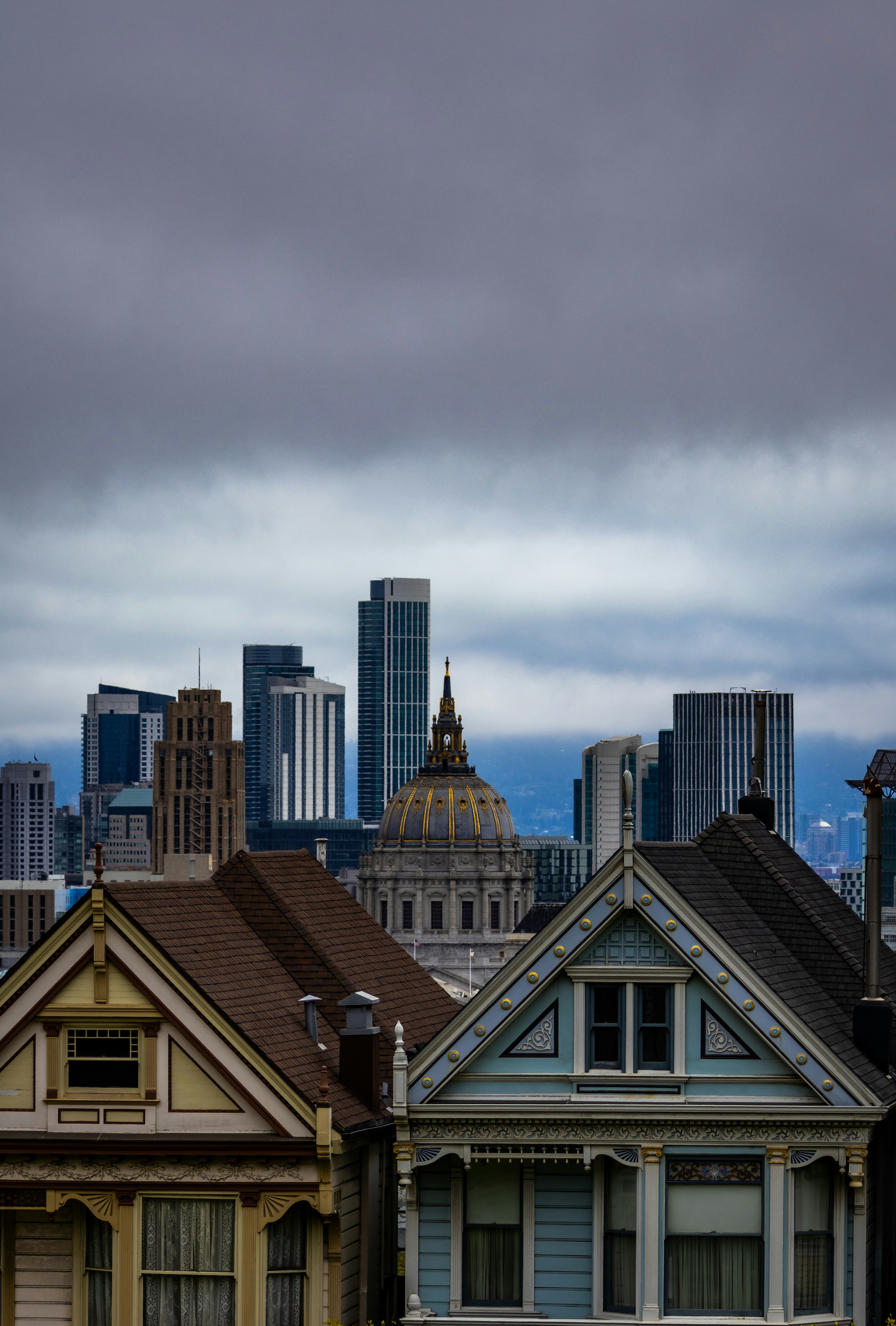 Urban Harmony: A Blend of Heritage and Modernity