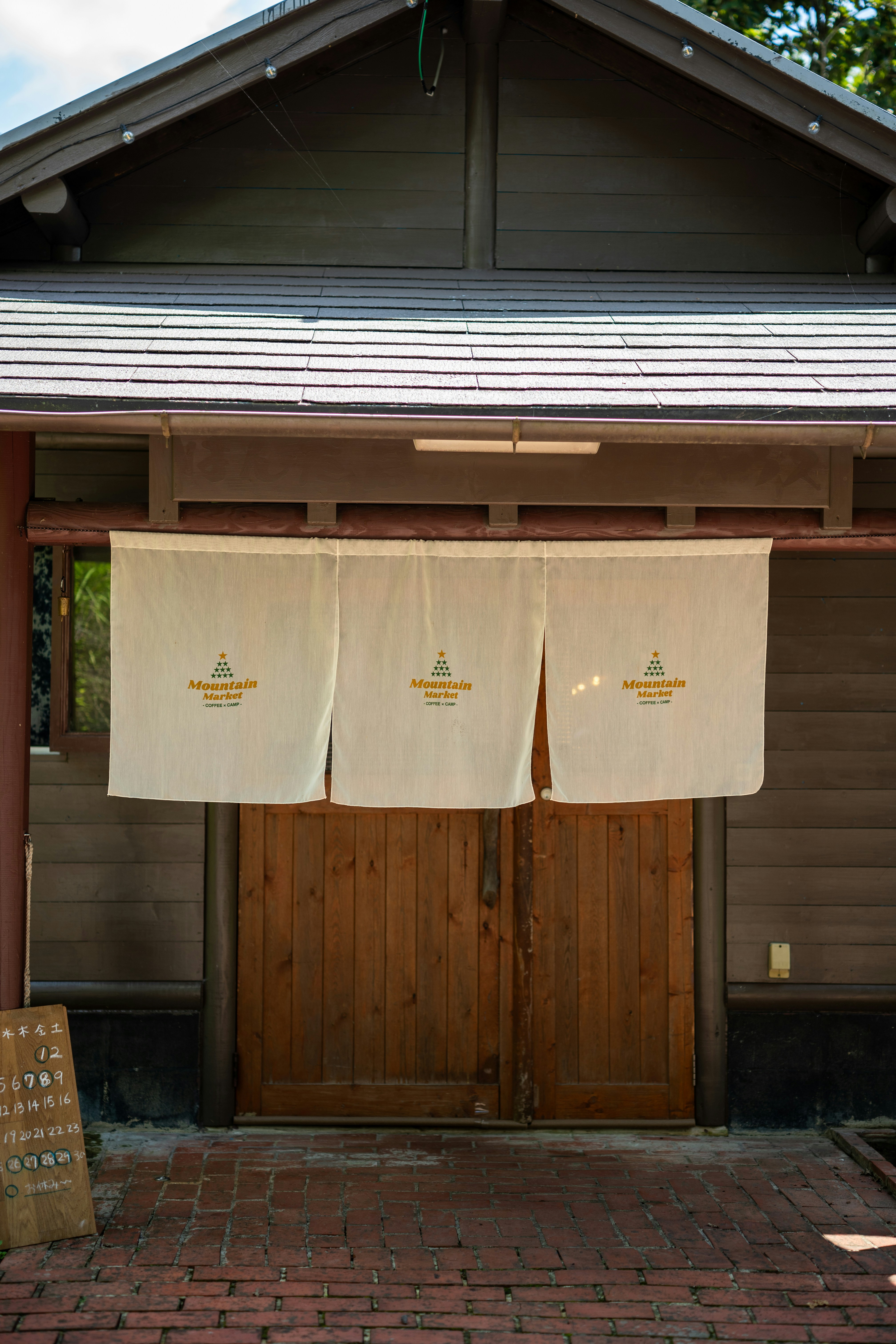 Gateway to Tranquility: The Mountain Retreat