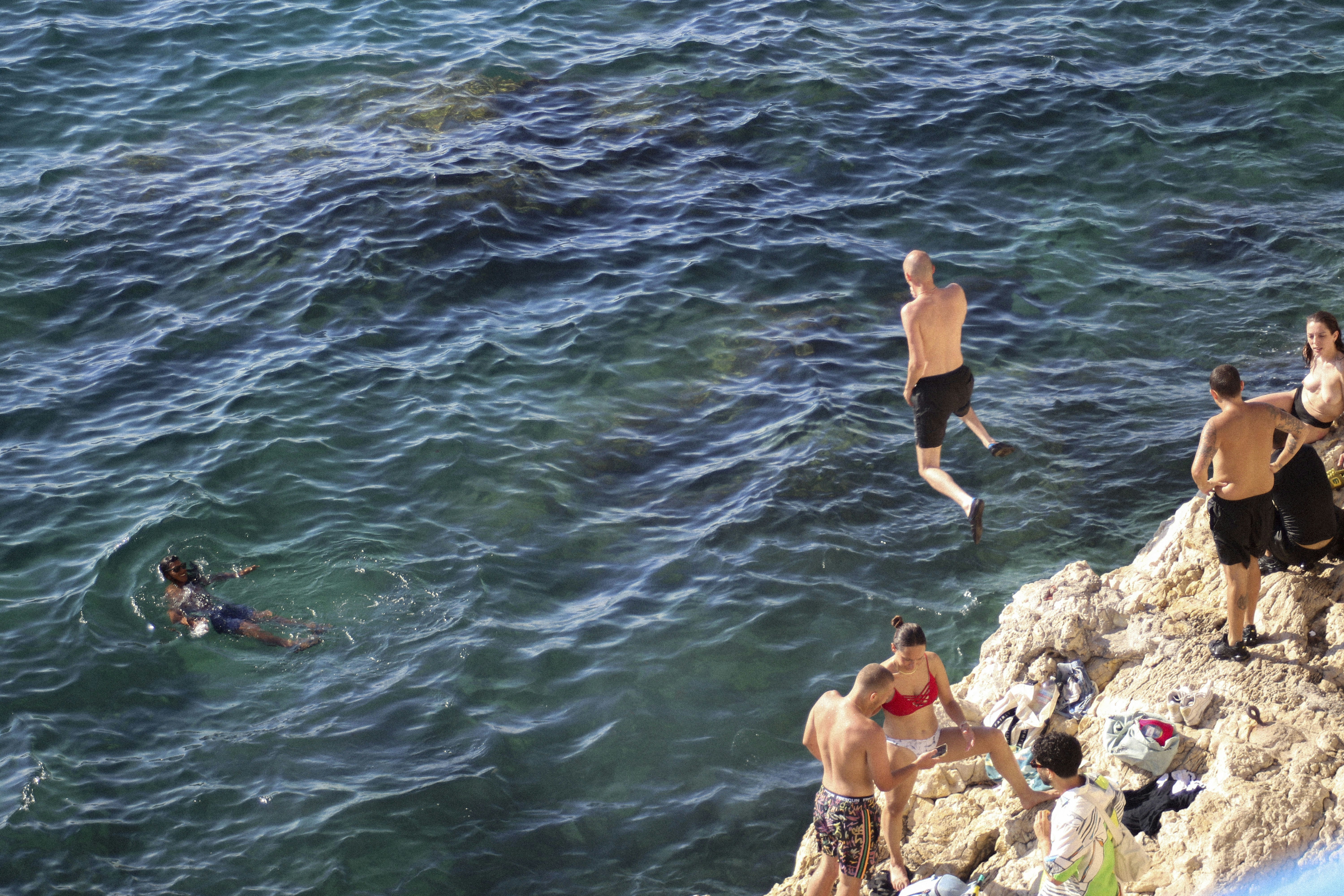Daredevil Jump into Cerulean: Cliffside Crowd and the Splash