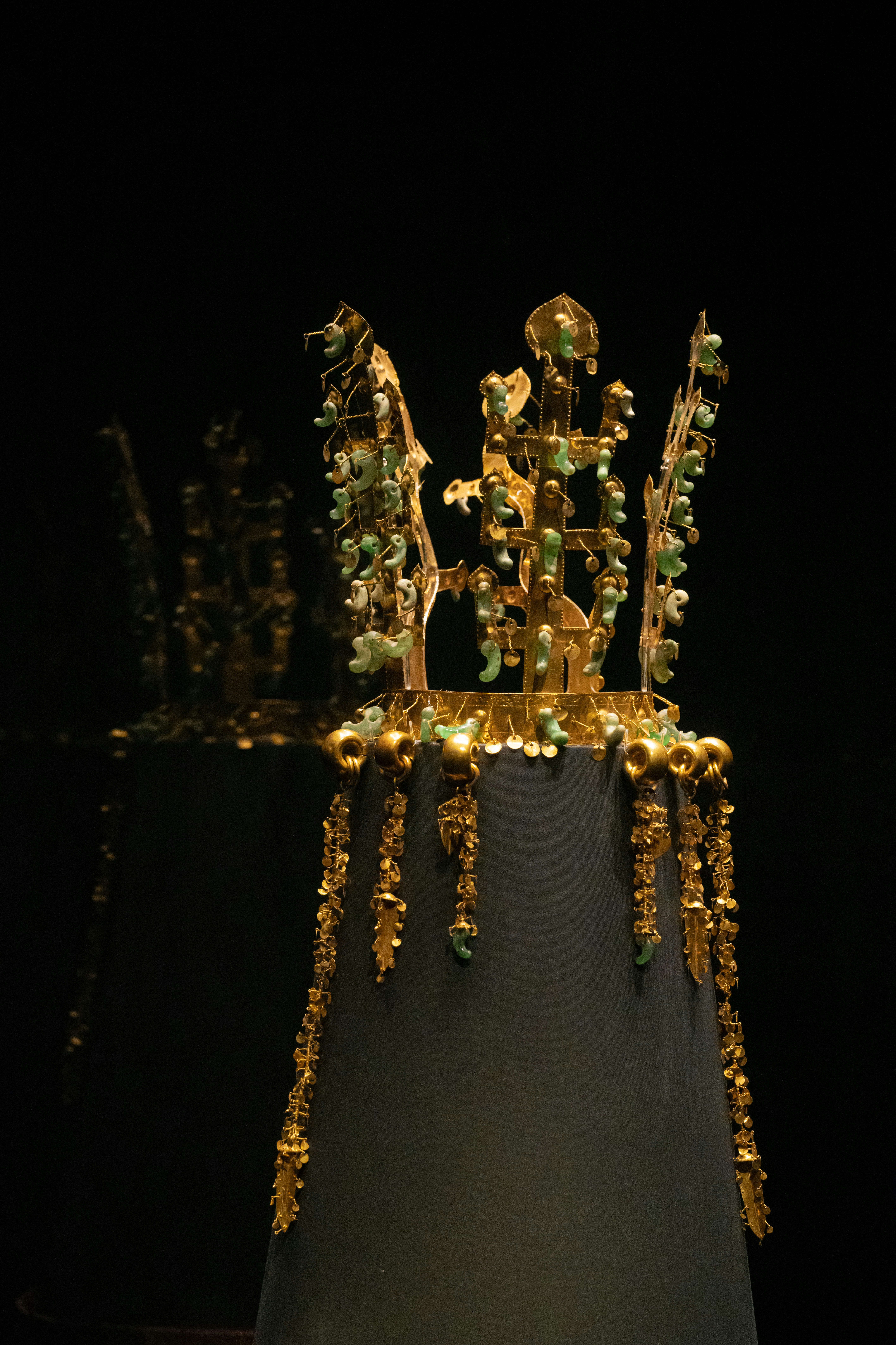 Regal Elegance: The Artistry of Ancient Crowns