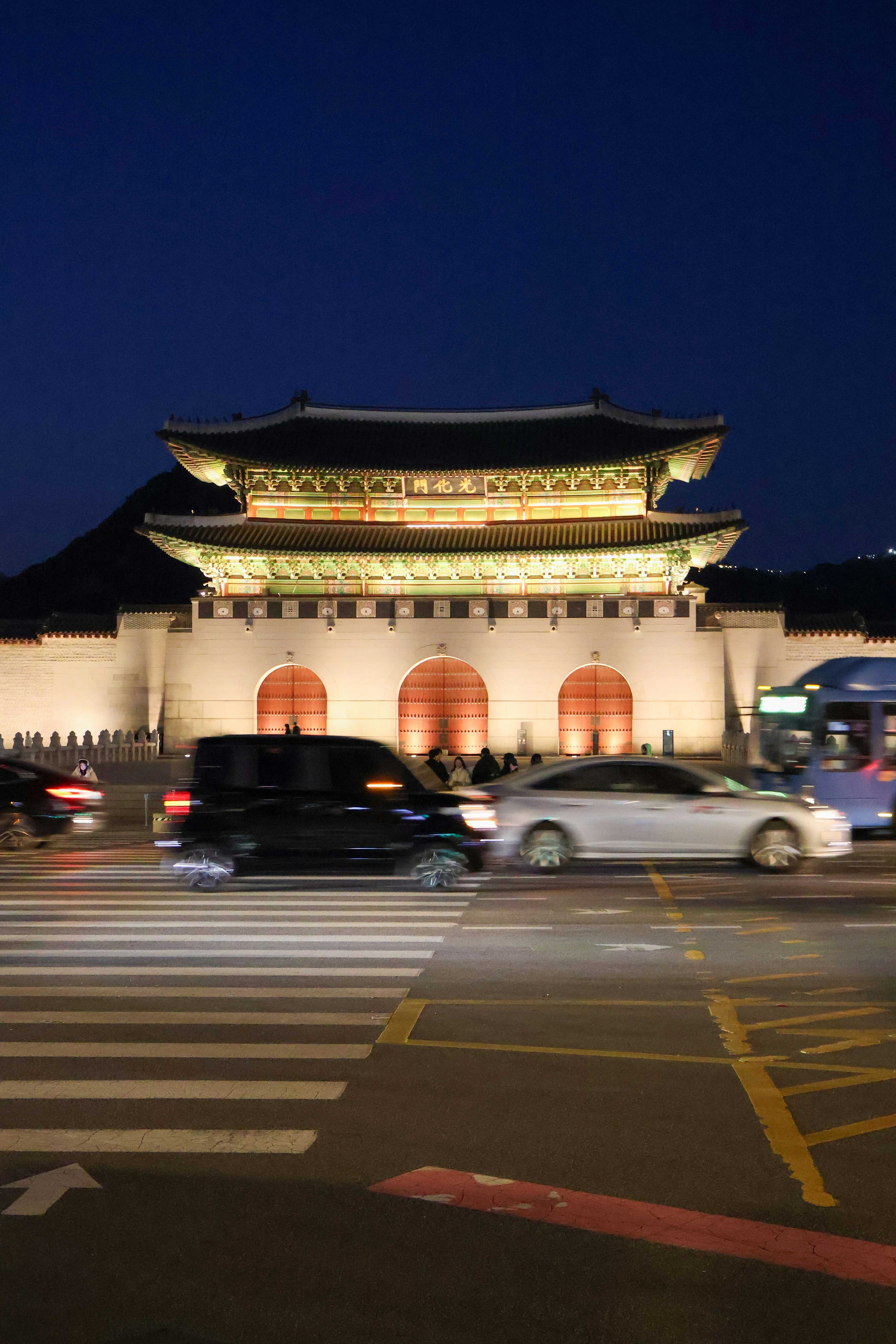 Guardians of the Night: Gyeongbokgung's Illuminated Majesty