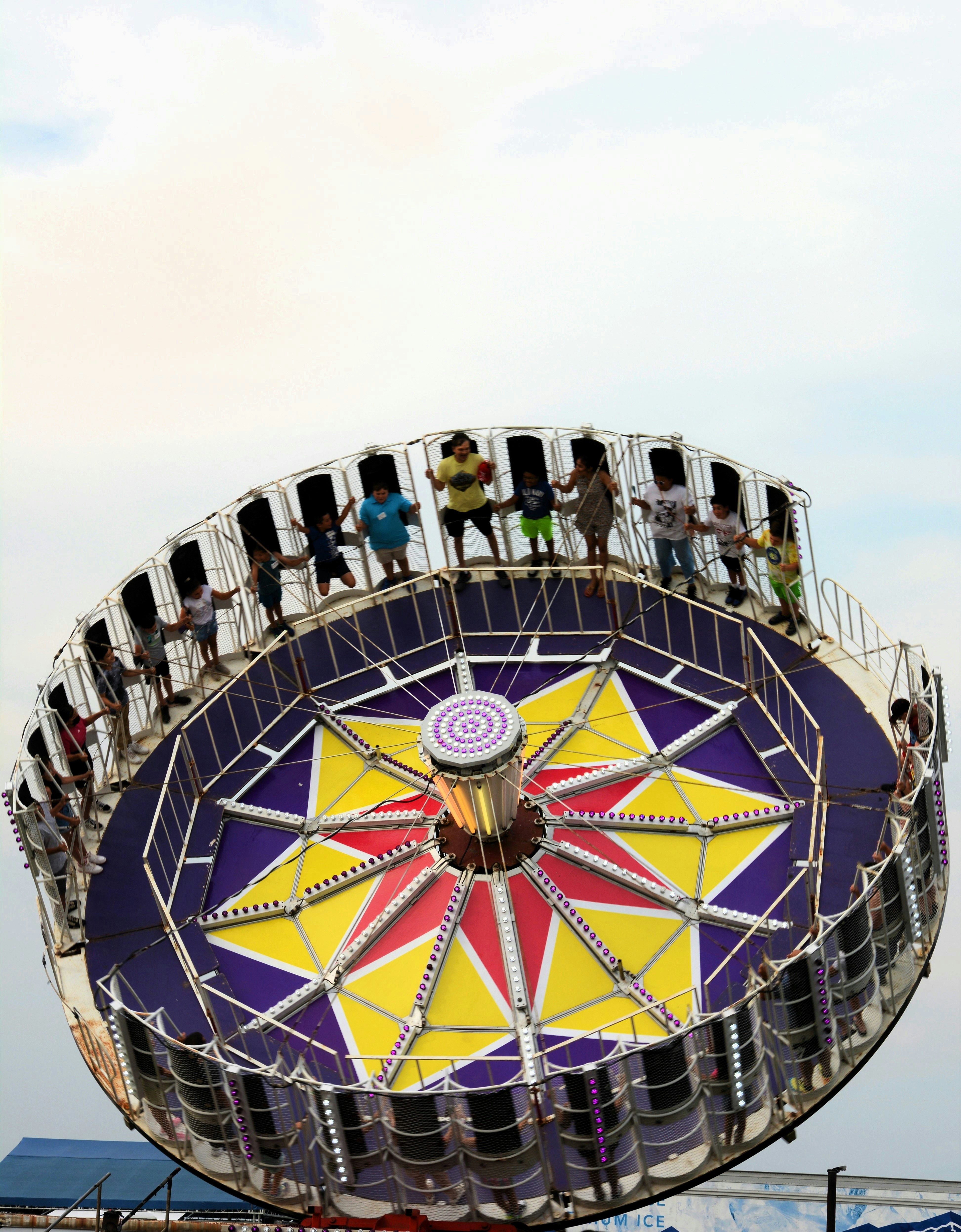 People enjoy a spinning amusement park ride. photo – Free Human Image ...