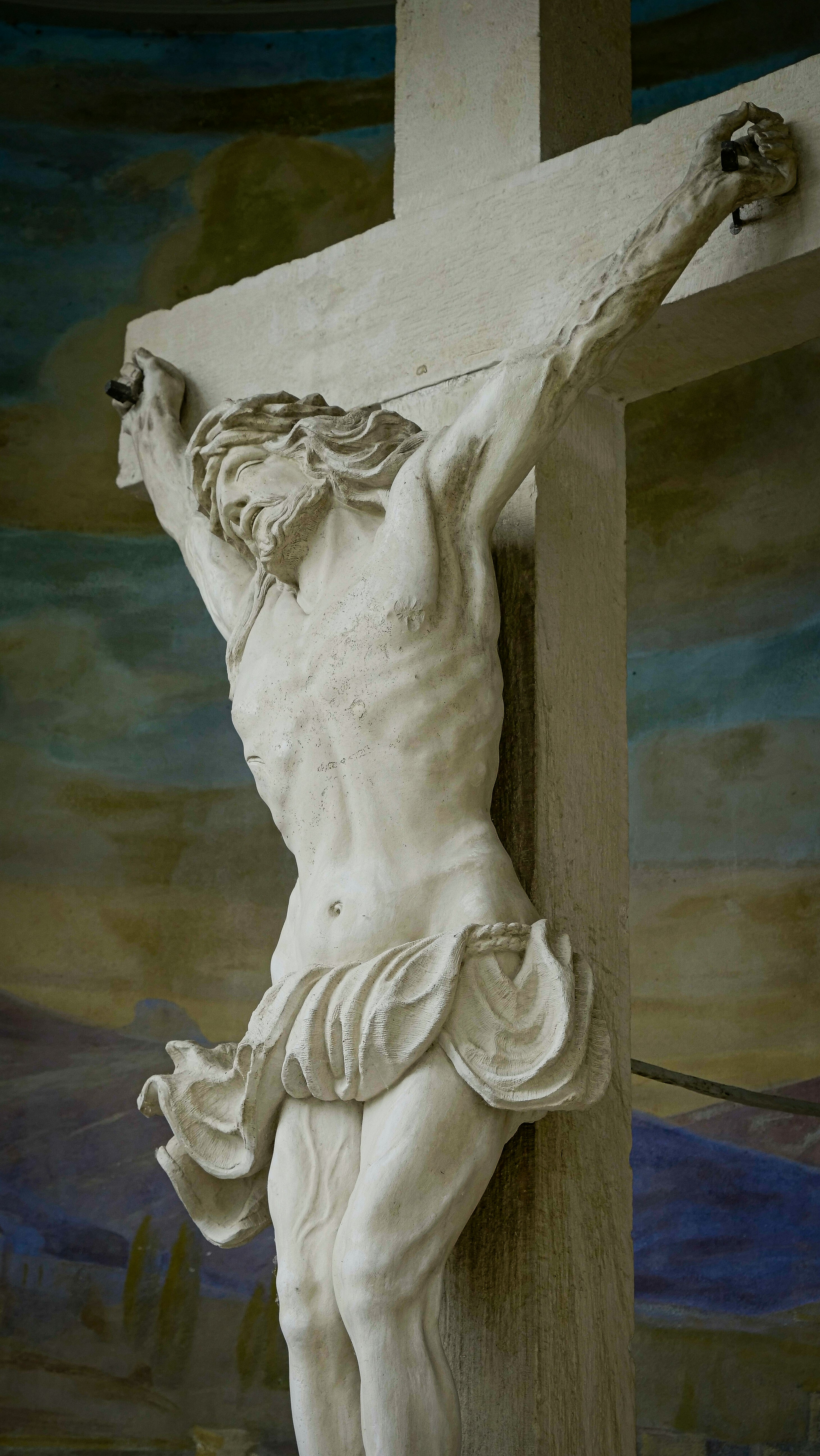 White sculpture of jesus christ on a cross