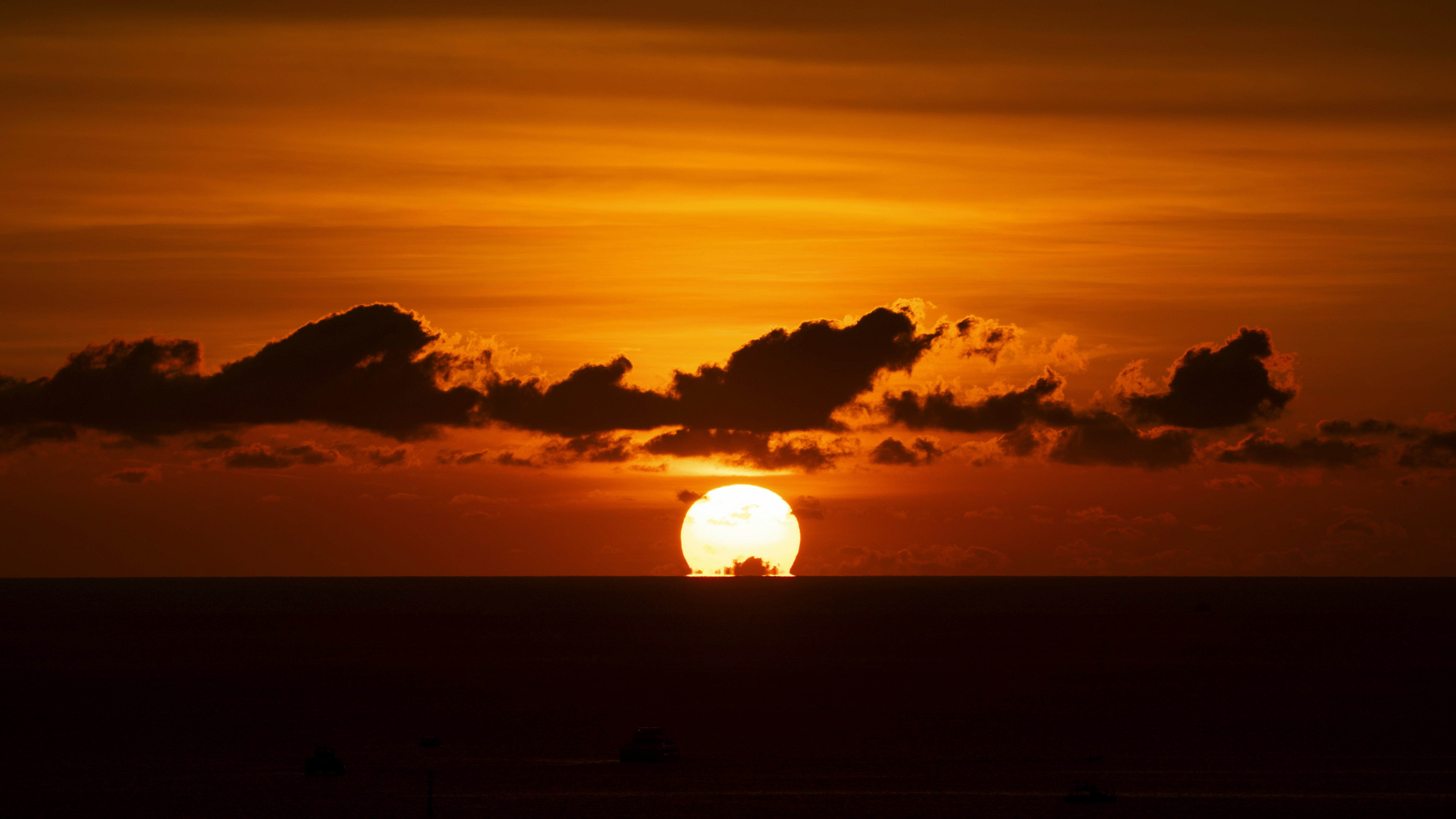 Golden Horizon: The Sun's Last Embrace