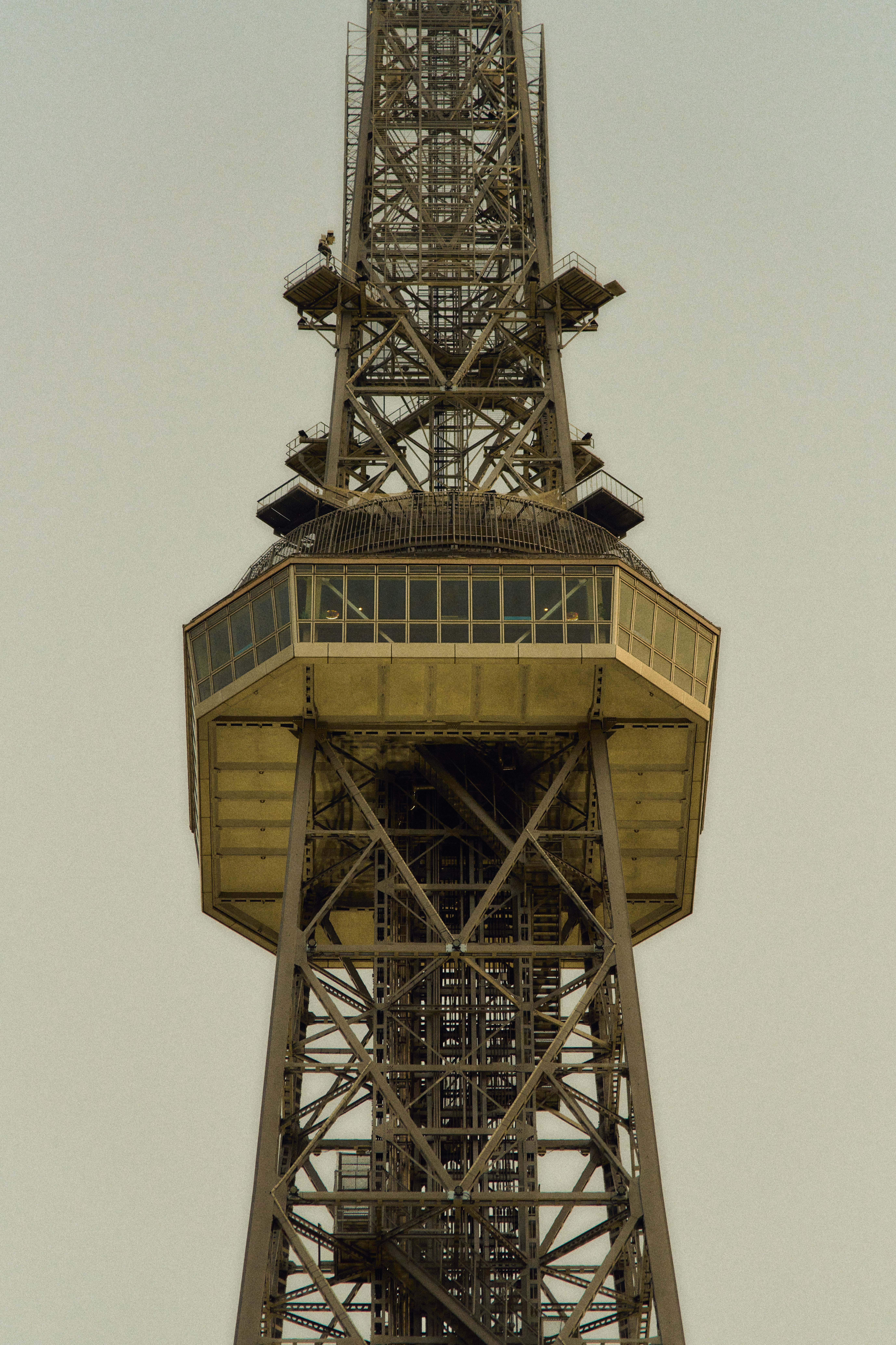 Tall metal tower with viewing platform against sky photo – Free Tower ...