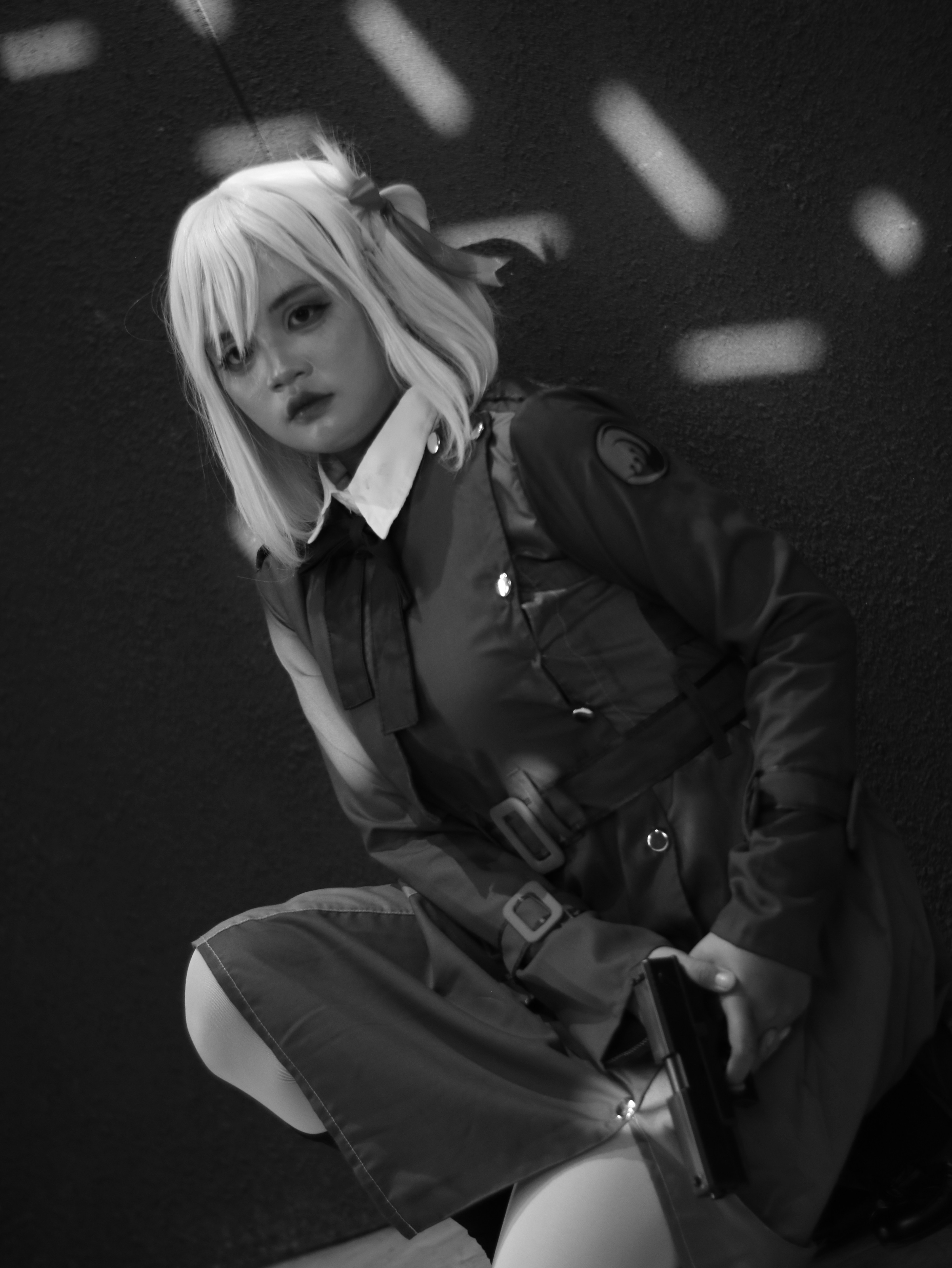 Cosplay Noir: Blonde Wig, Trench Coat, and a Quiet Stare