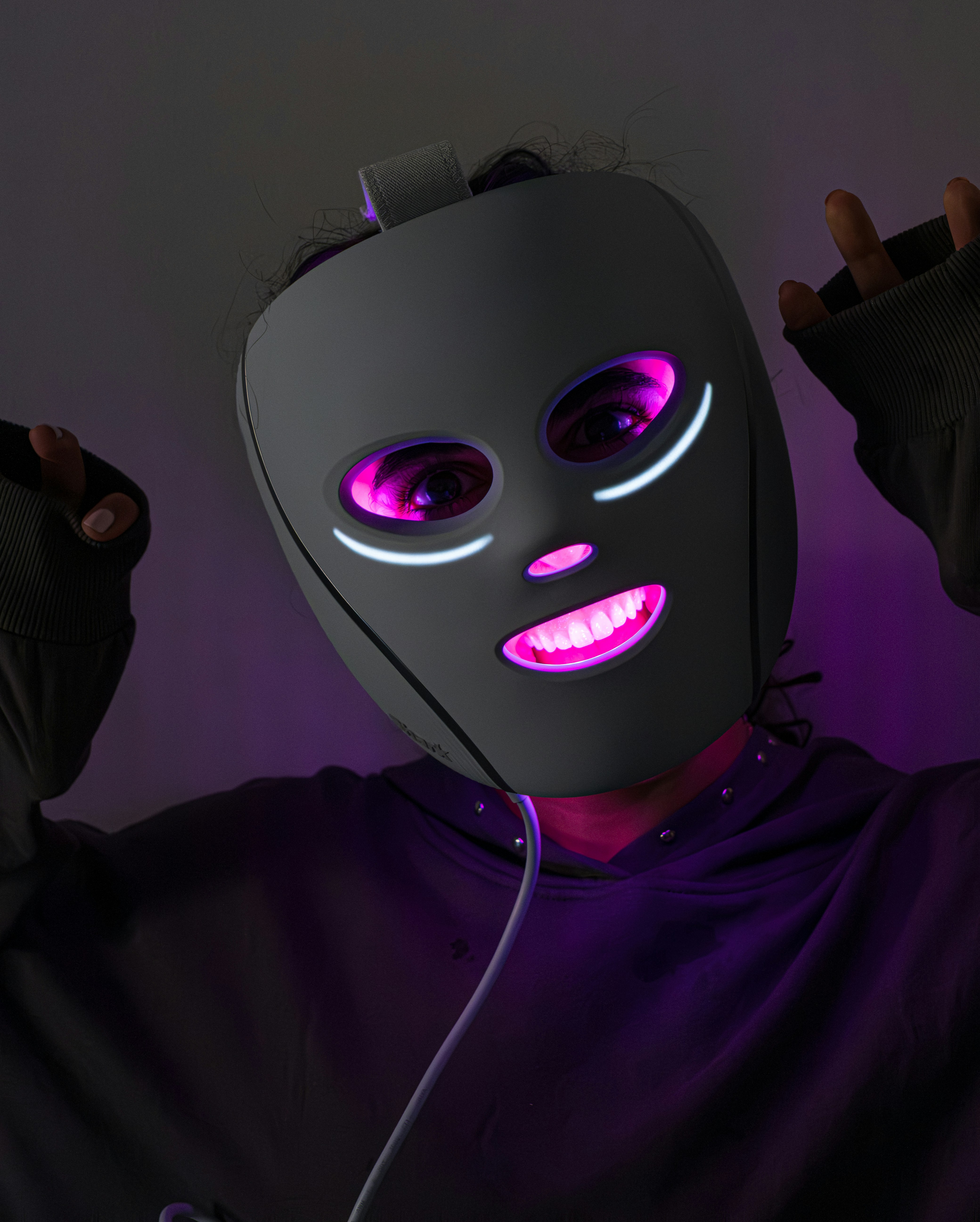 face and skin therapy woman wearing an led face mask | Woman wearing a futuristic led facial mask