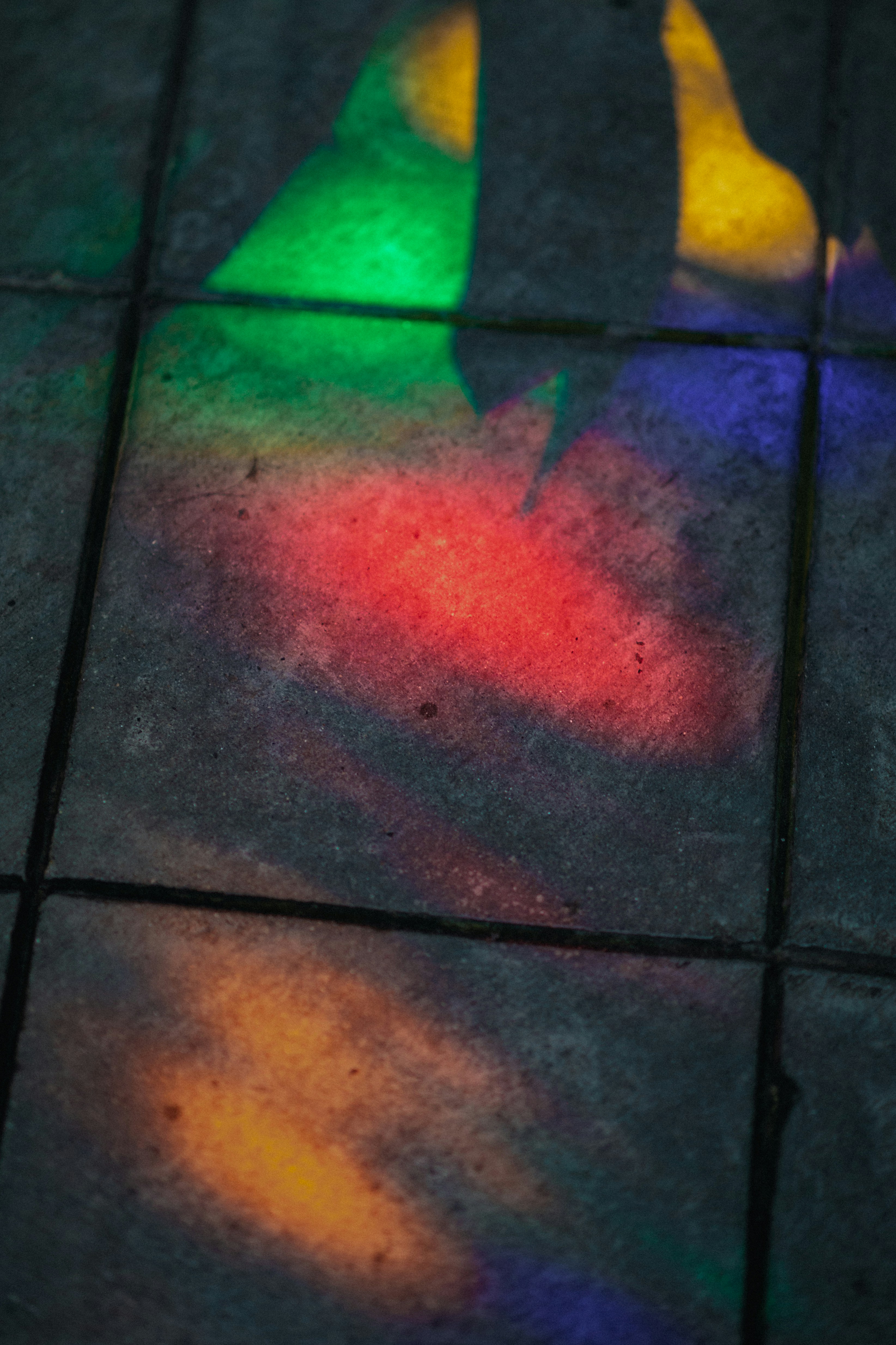 Chromatic Echoes on a Damp Tile Mosaic