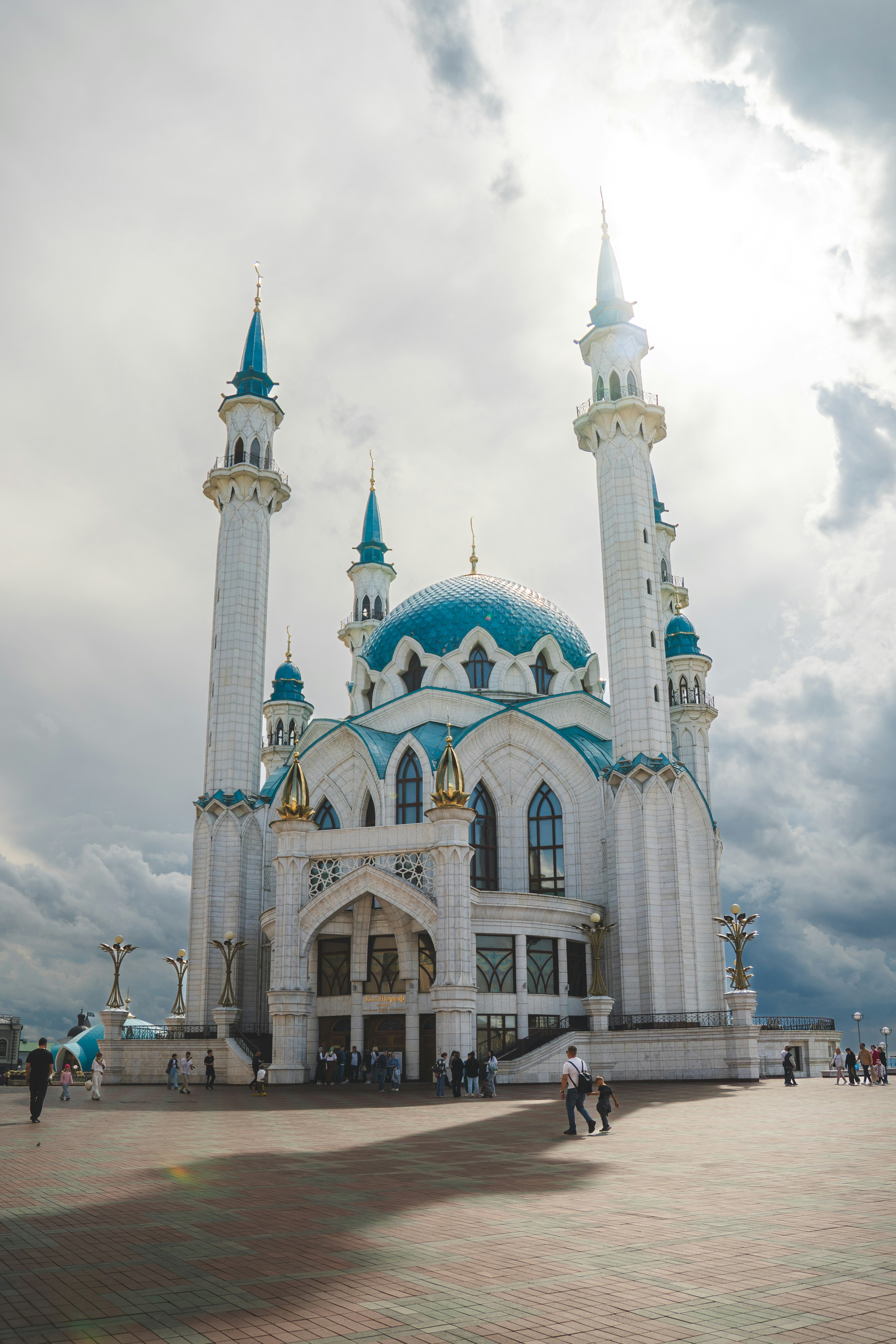 Azure Domes and Skyward Spires: A Blue Mosque in Quiet Grandeur