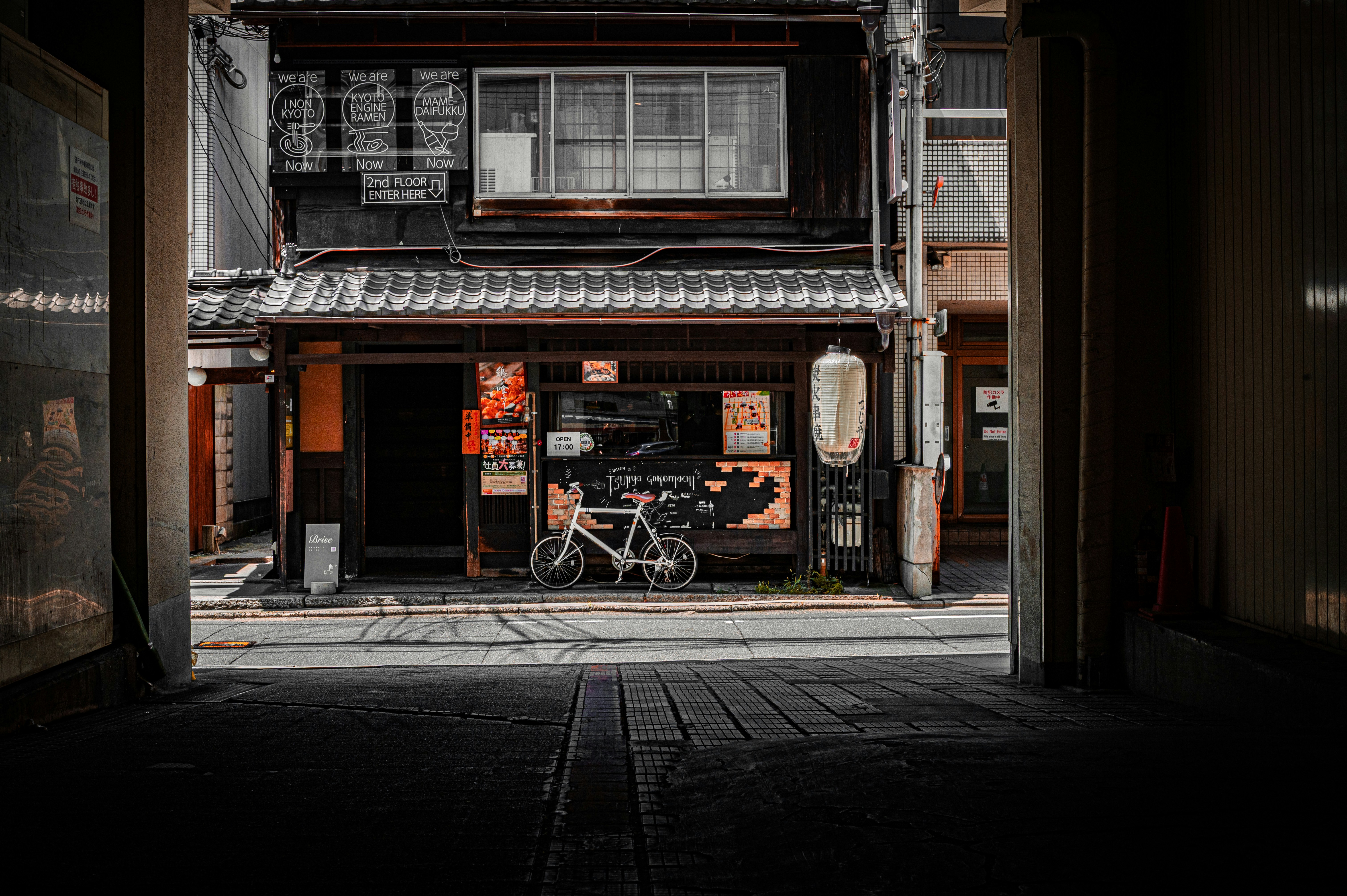 Urban Serenity: A Quiet Moment in the City