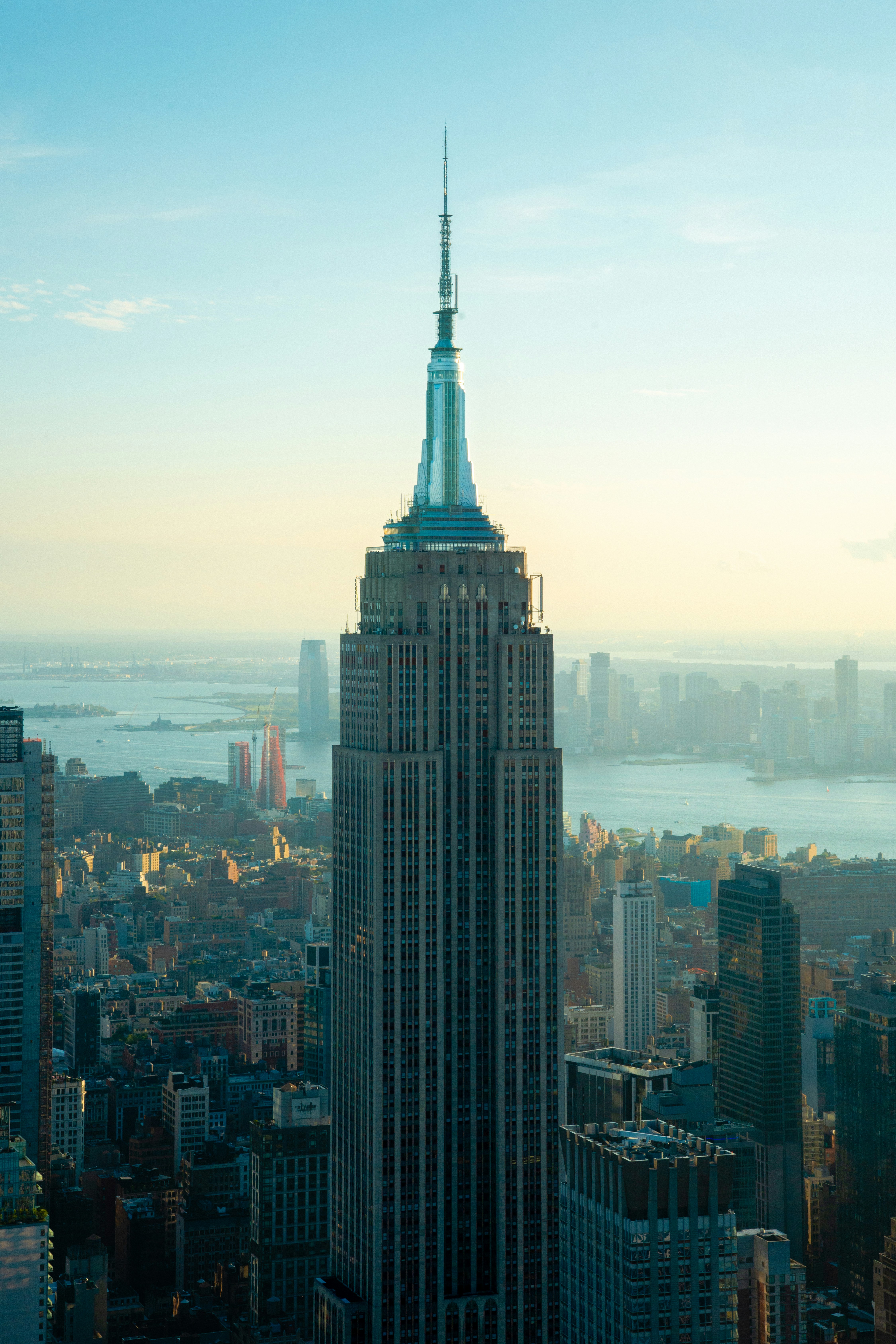 Edificio Empire State contra un cielo brumoso foto – Imagen de Viajar gratuita en Unsplash