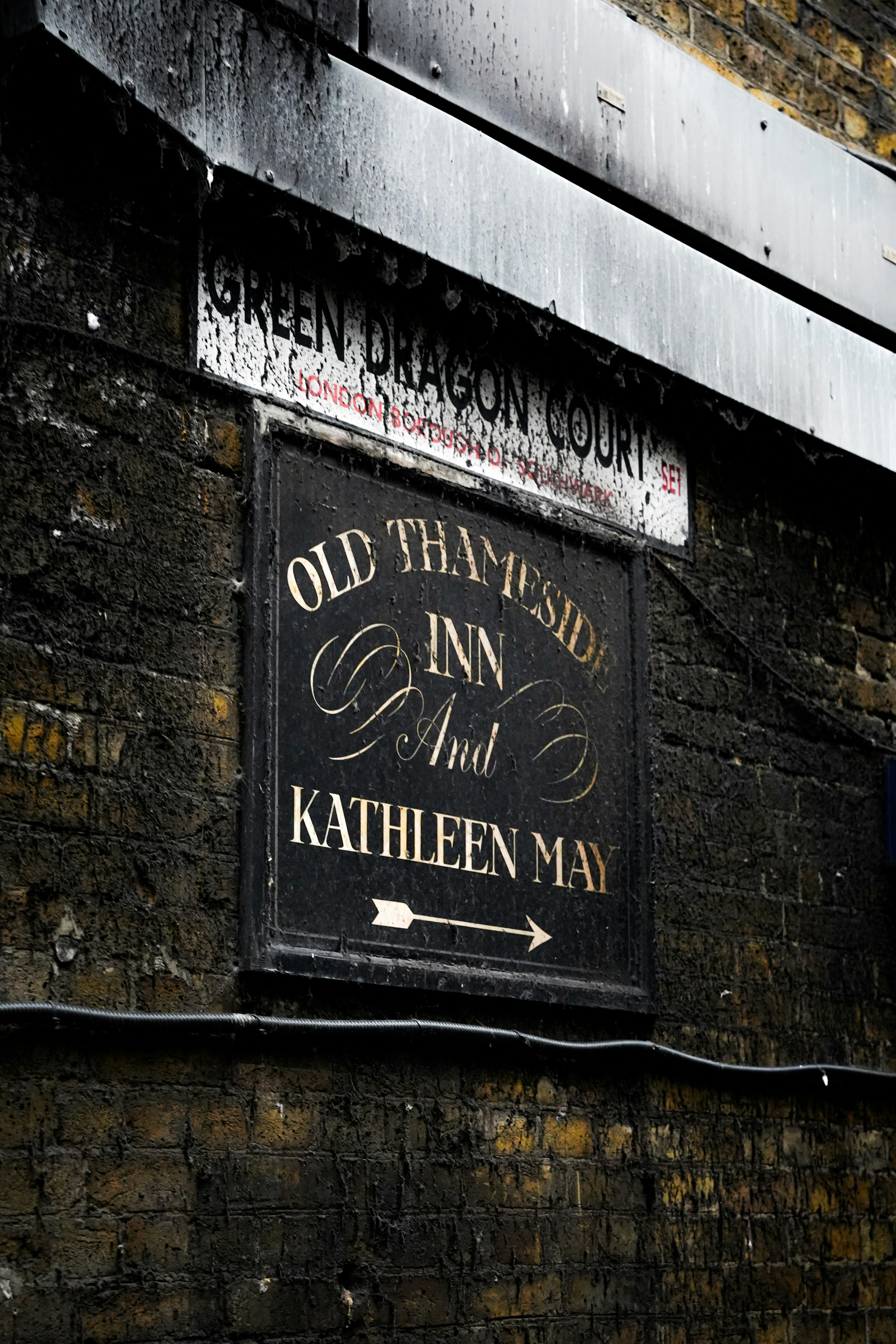 Old Thameside Sign: Weathered Brick and Vintage Typography