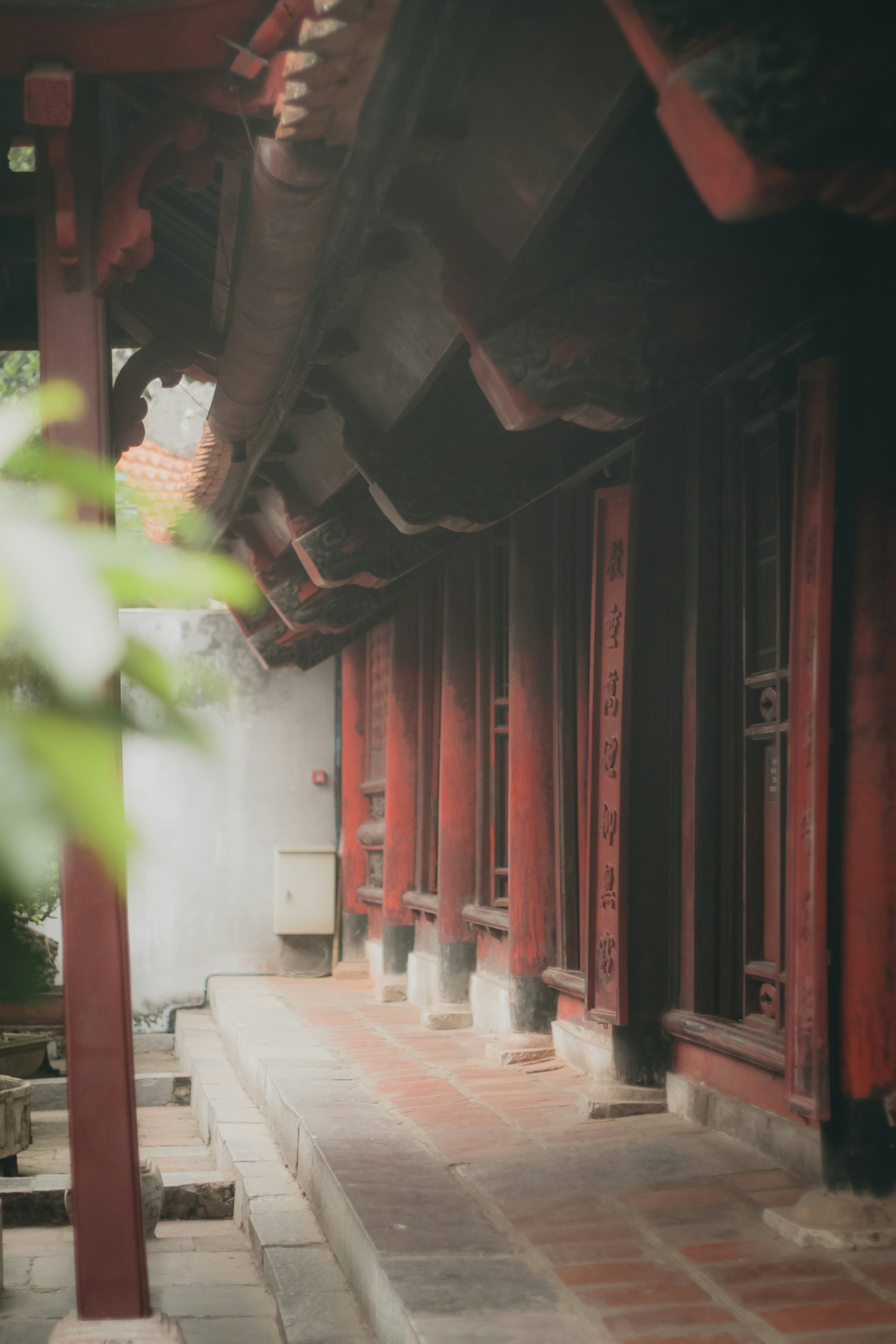 Red pillars line a walkway under a traditional roof. photo – Free Red ...