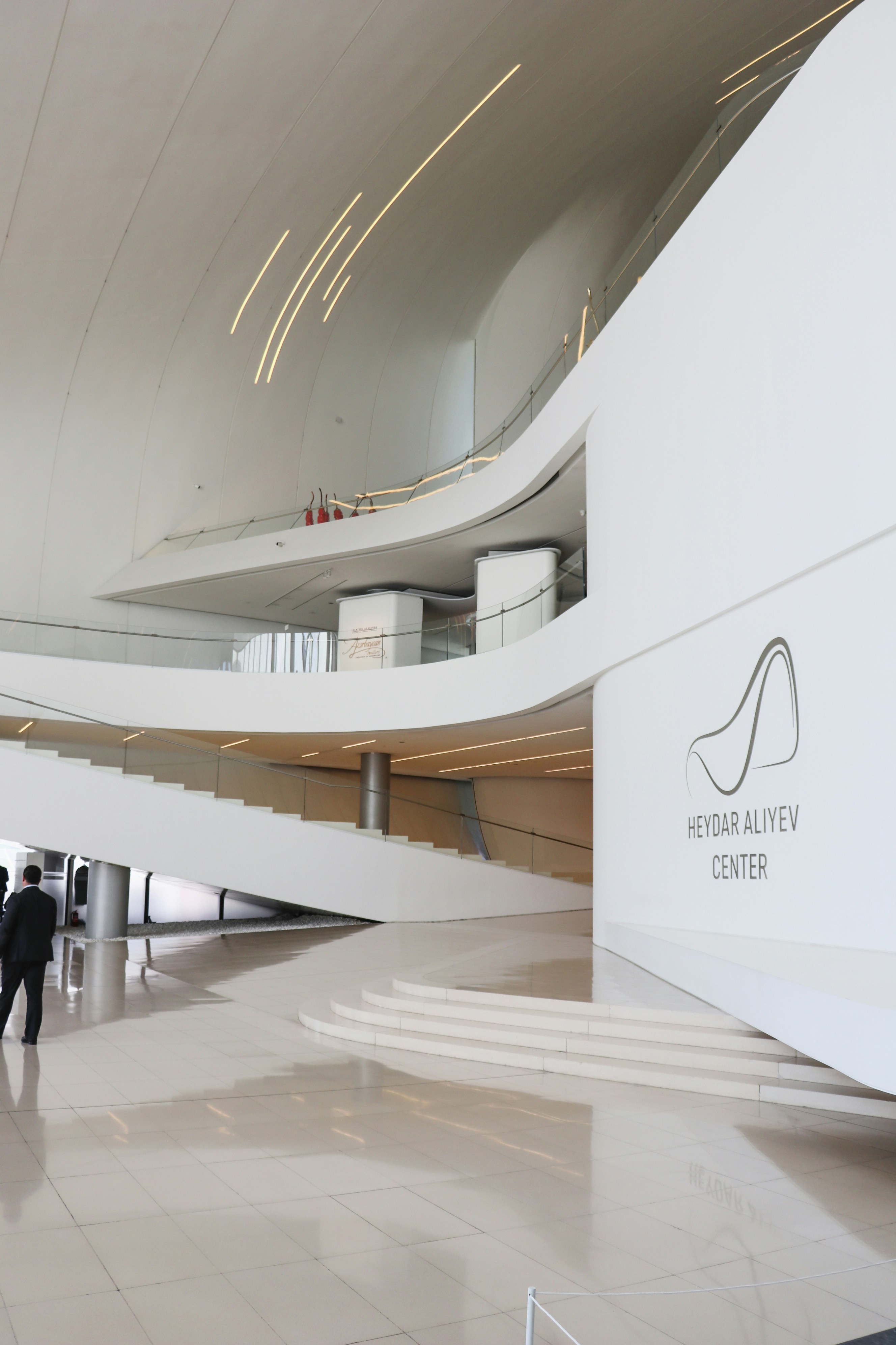 A Quiet White Gallery: sweeping curves and marble light