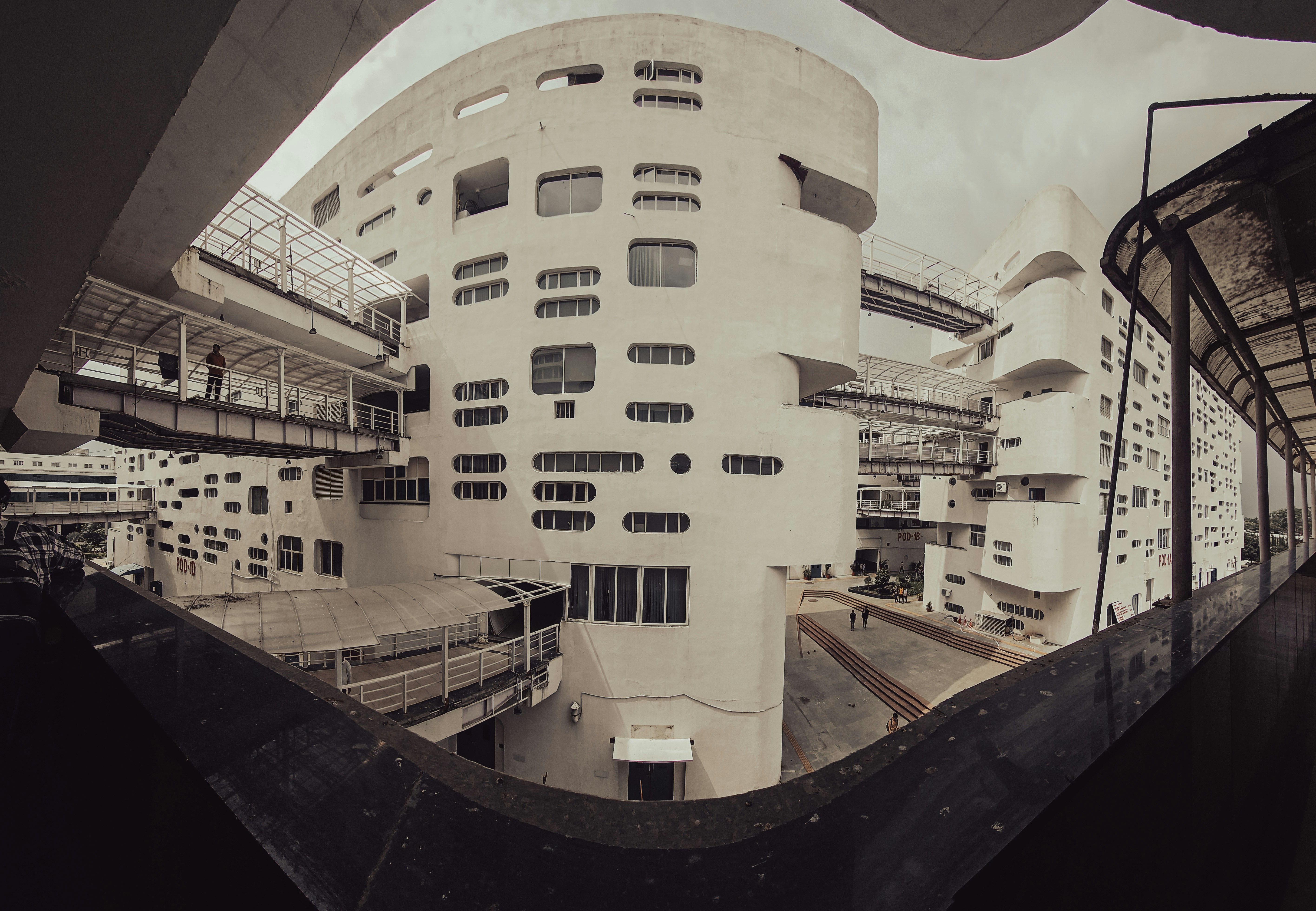 Curvilinear Complexity: An Urban Exploration