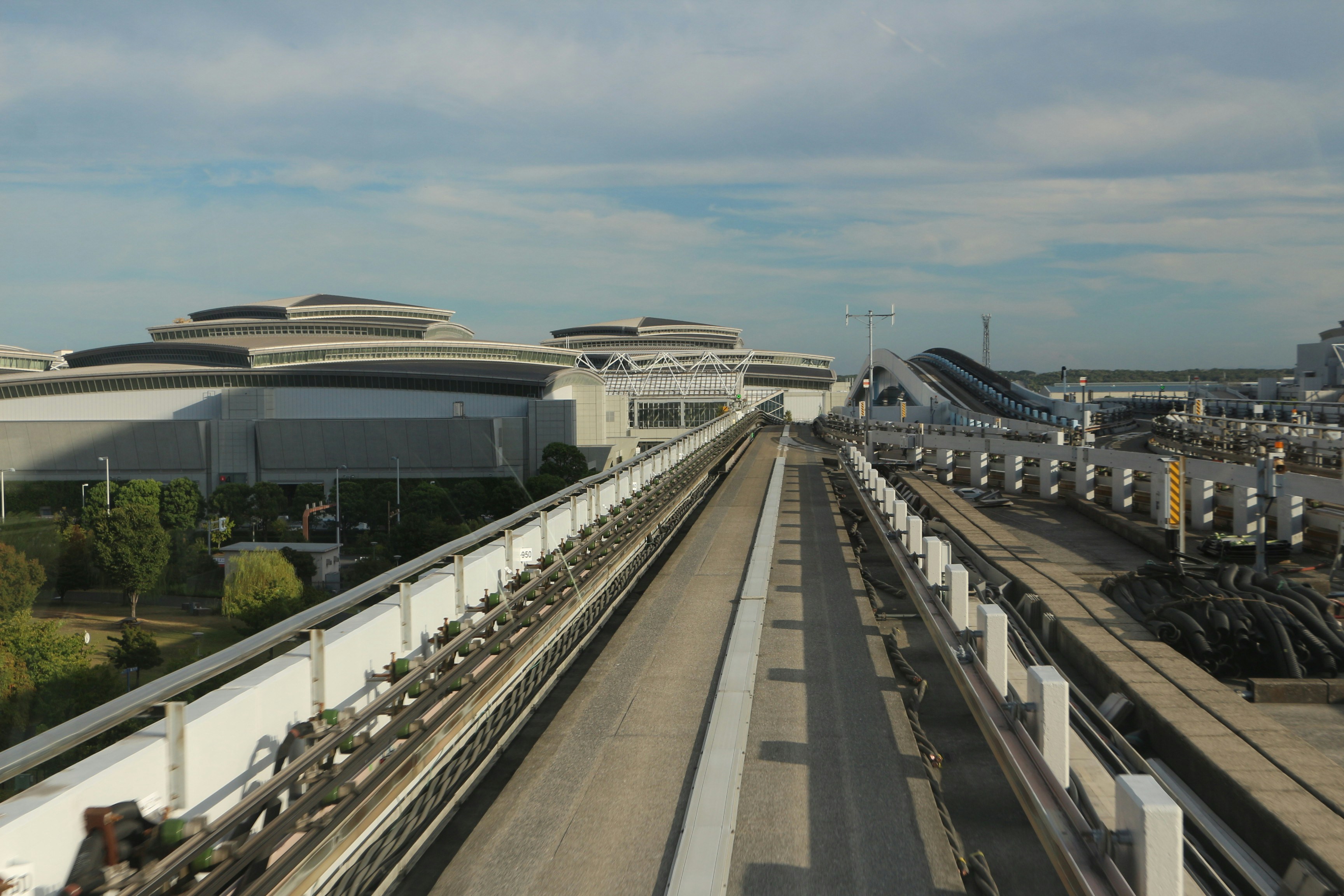 Urban Transit Pathway: A Journey Through Modern Architecture