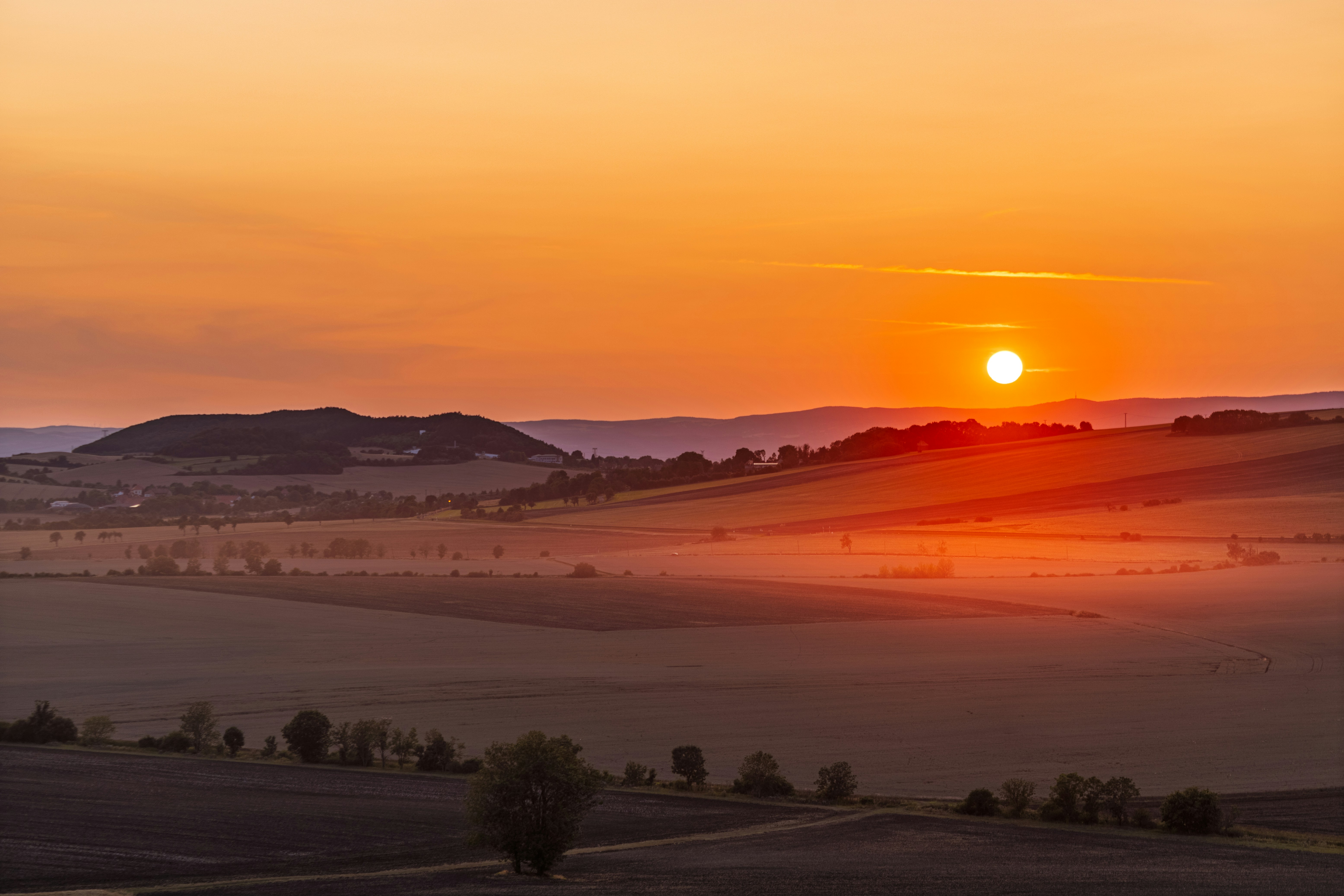 Golden Horizon: A Symphony of Sunlight and Terrain