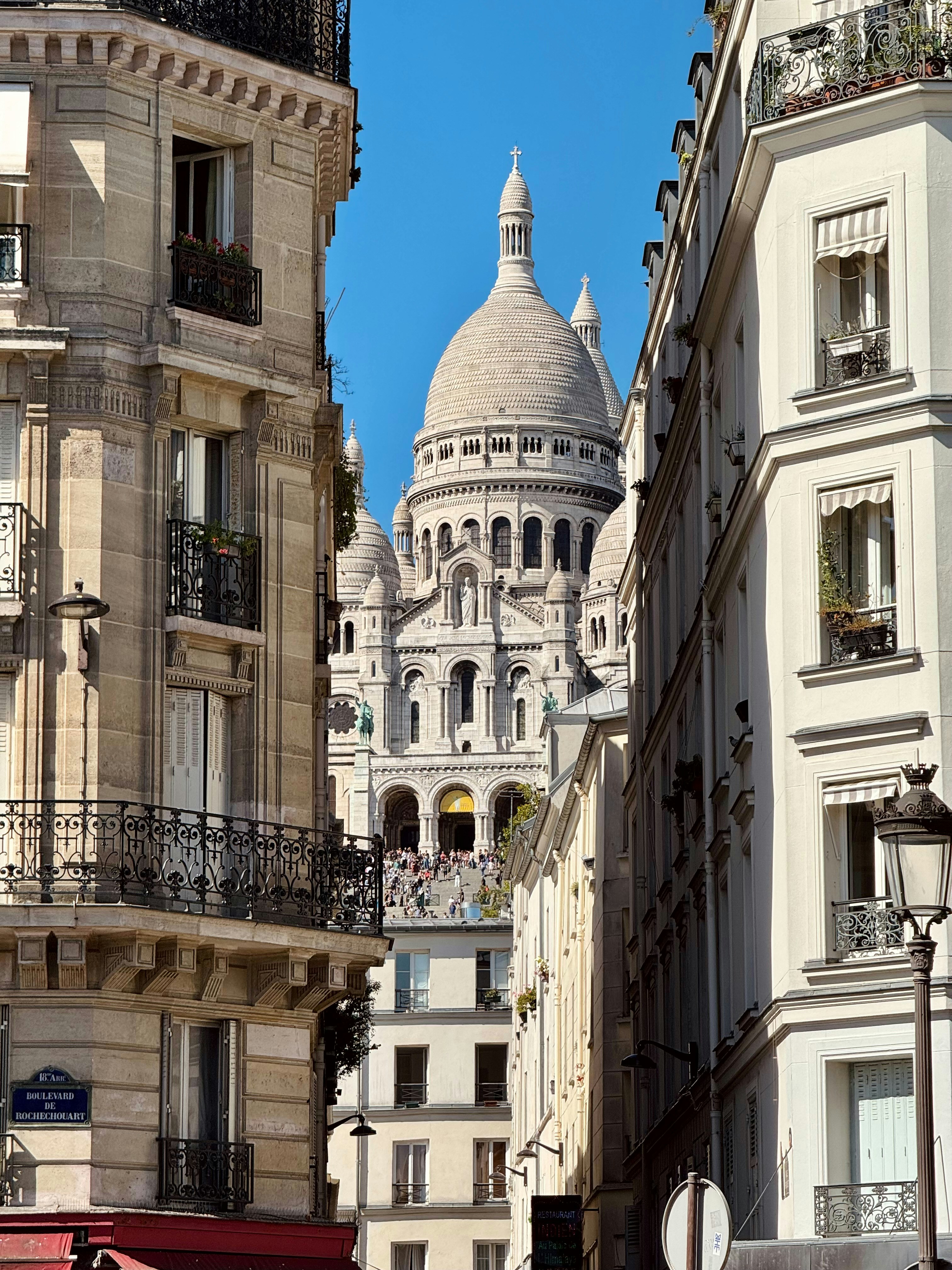 Architectural Harmony: A Glimpse of Sacré-Cœur