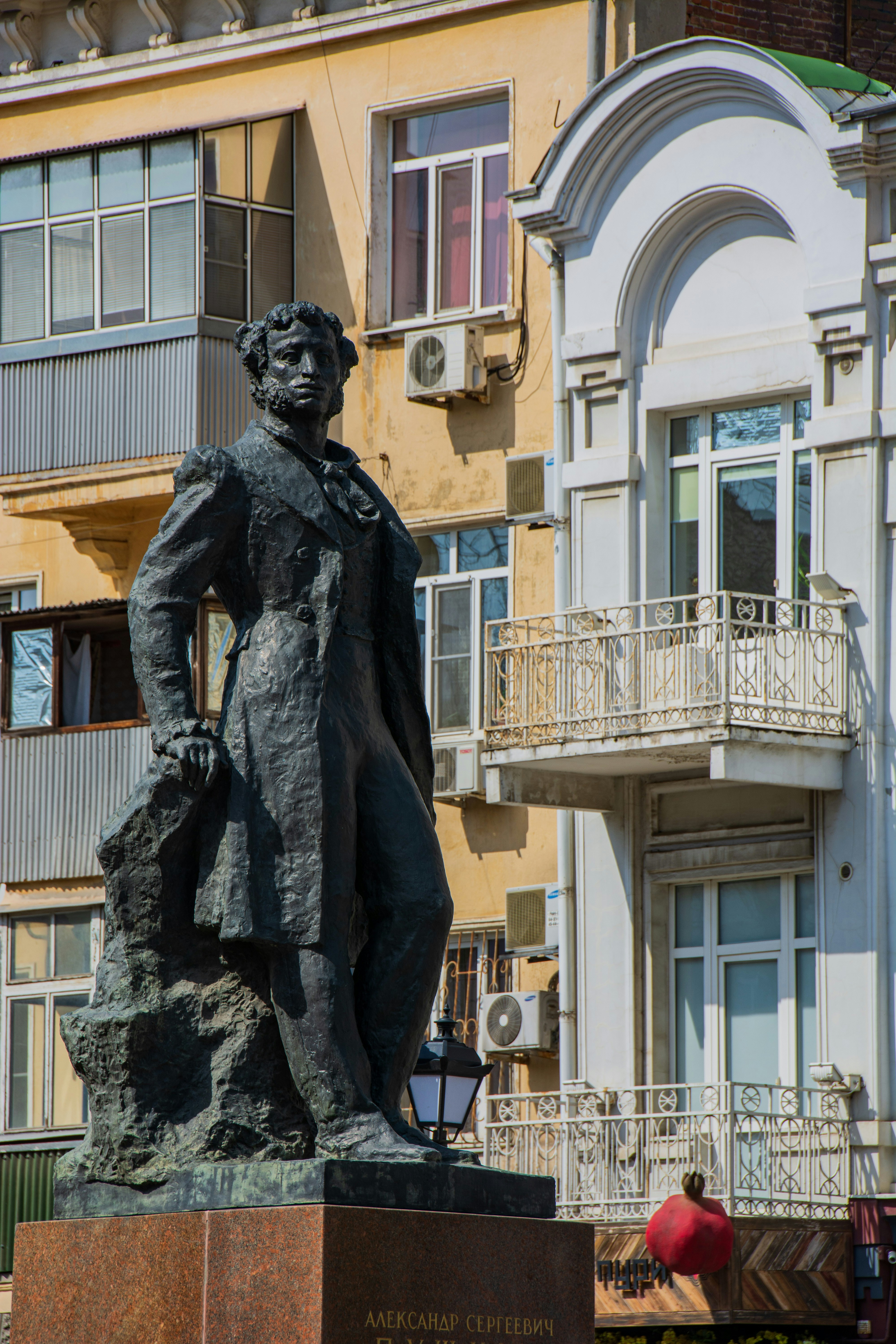 The Sentinel of History: A Bronze Tribute