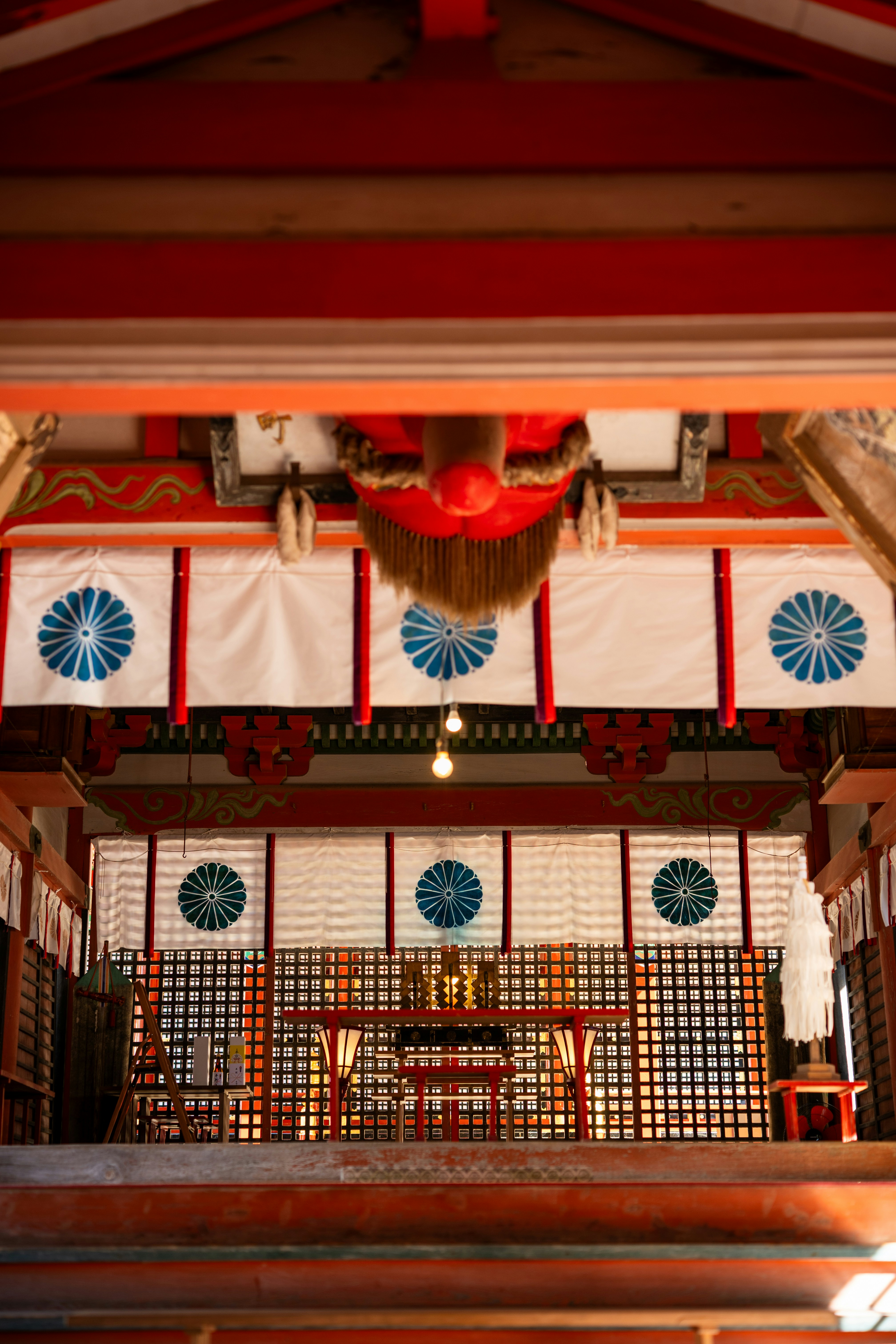 Altar under Ceremonial Drapery: Symmetry in a Red-Timber Shrine