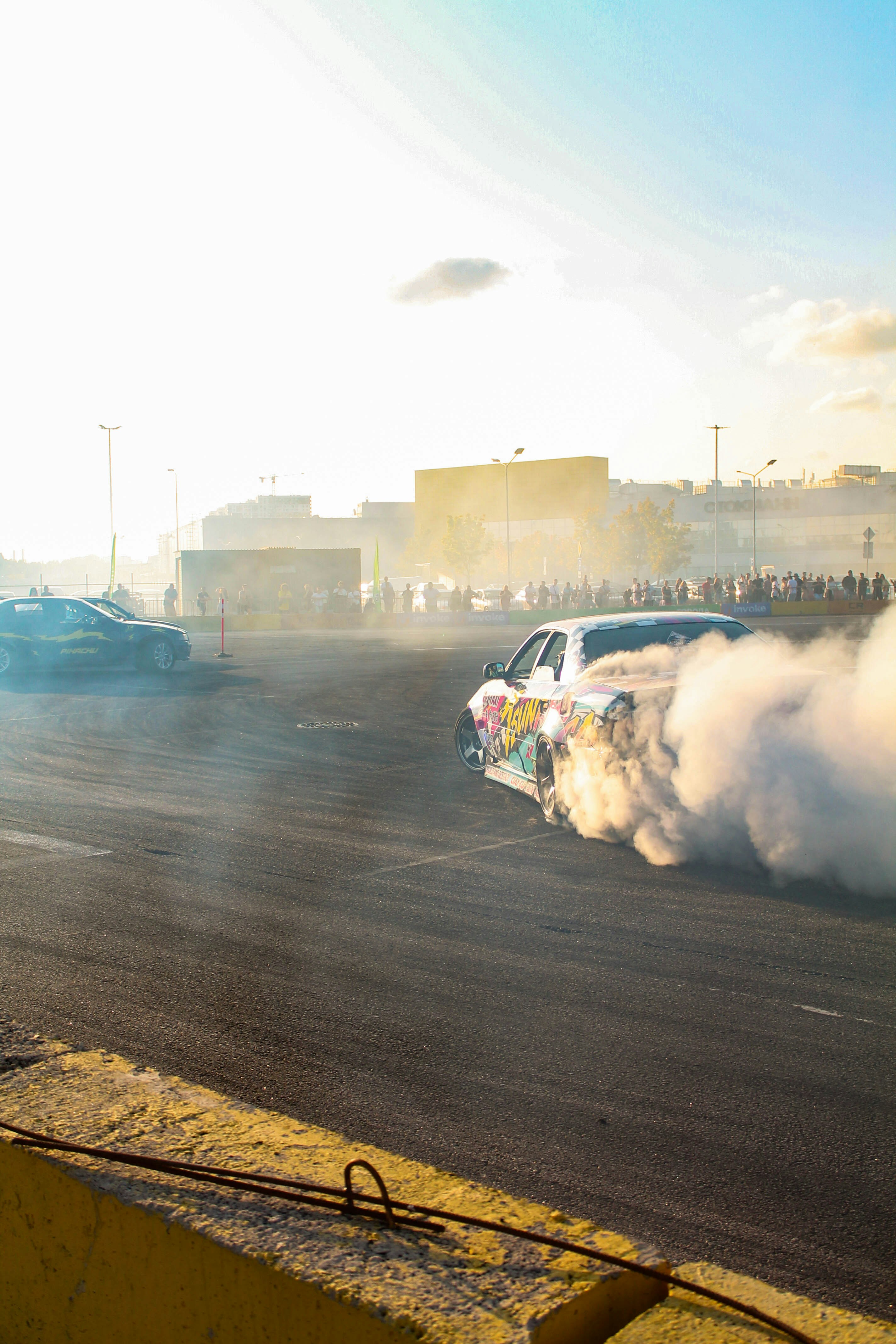 Cars drift creating large smoke clouds at an event. photo – Free Image ...