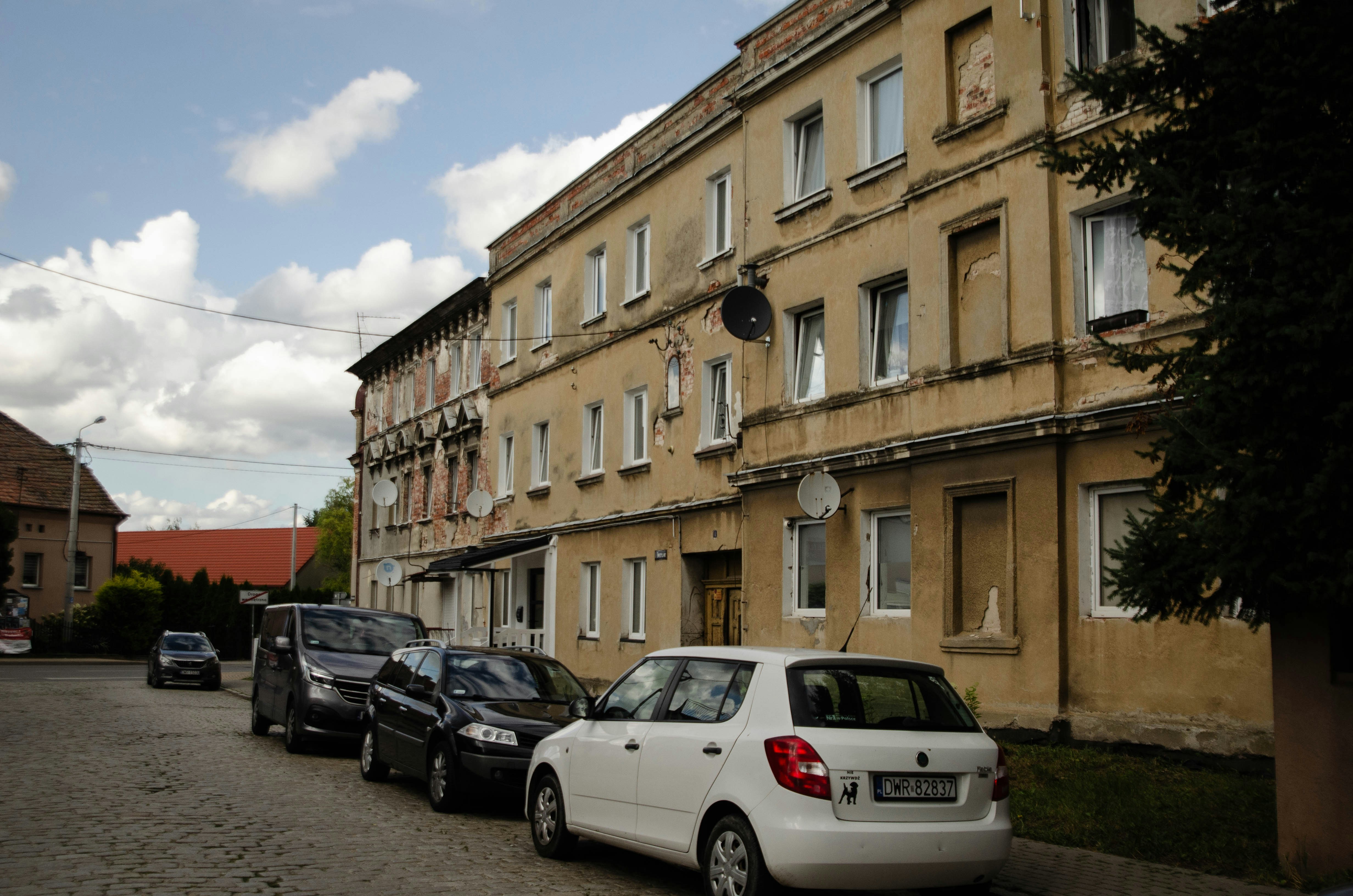 Echoes of Urban Life: A Quiet Street Scene