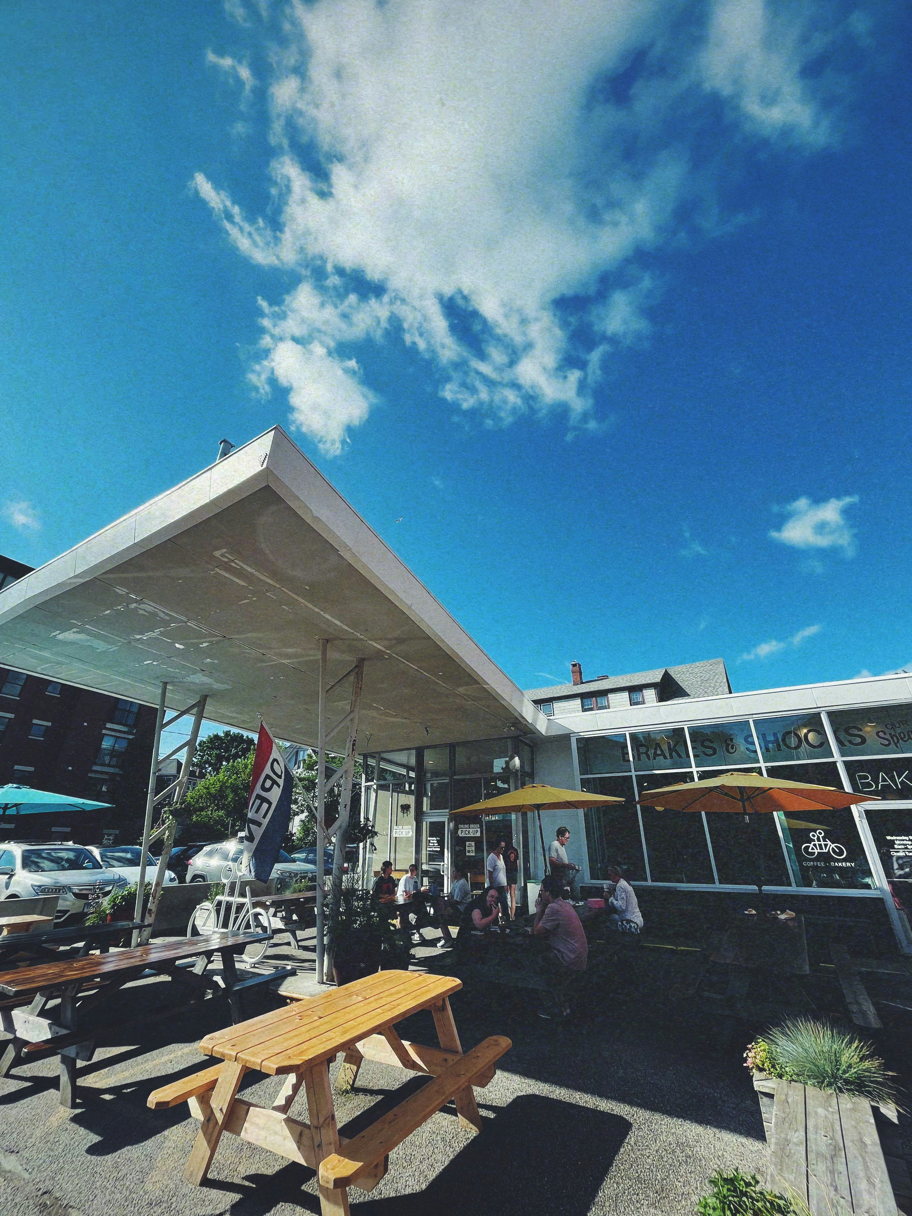 Cantilevered Comfort: A Sunlit Outdoor Café Scene