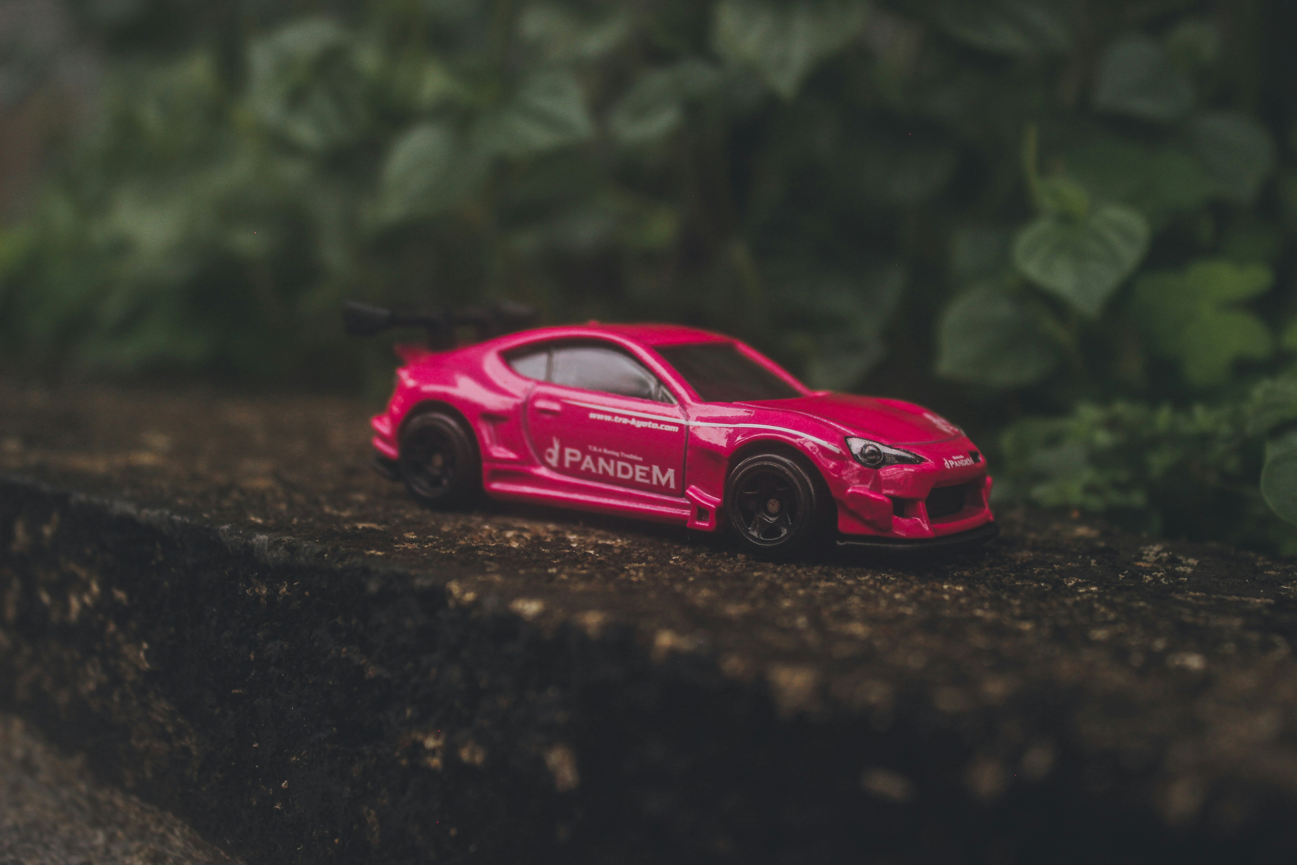 The Vibrant Racer: A Miniature Marvel