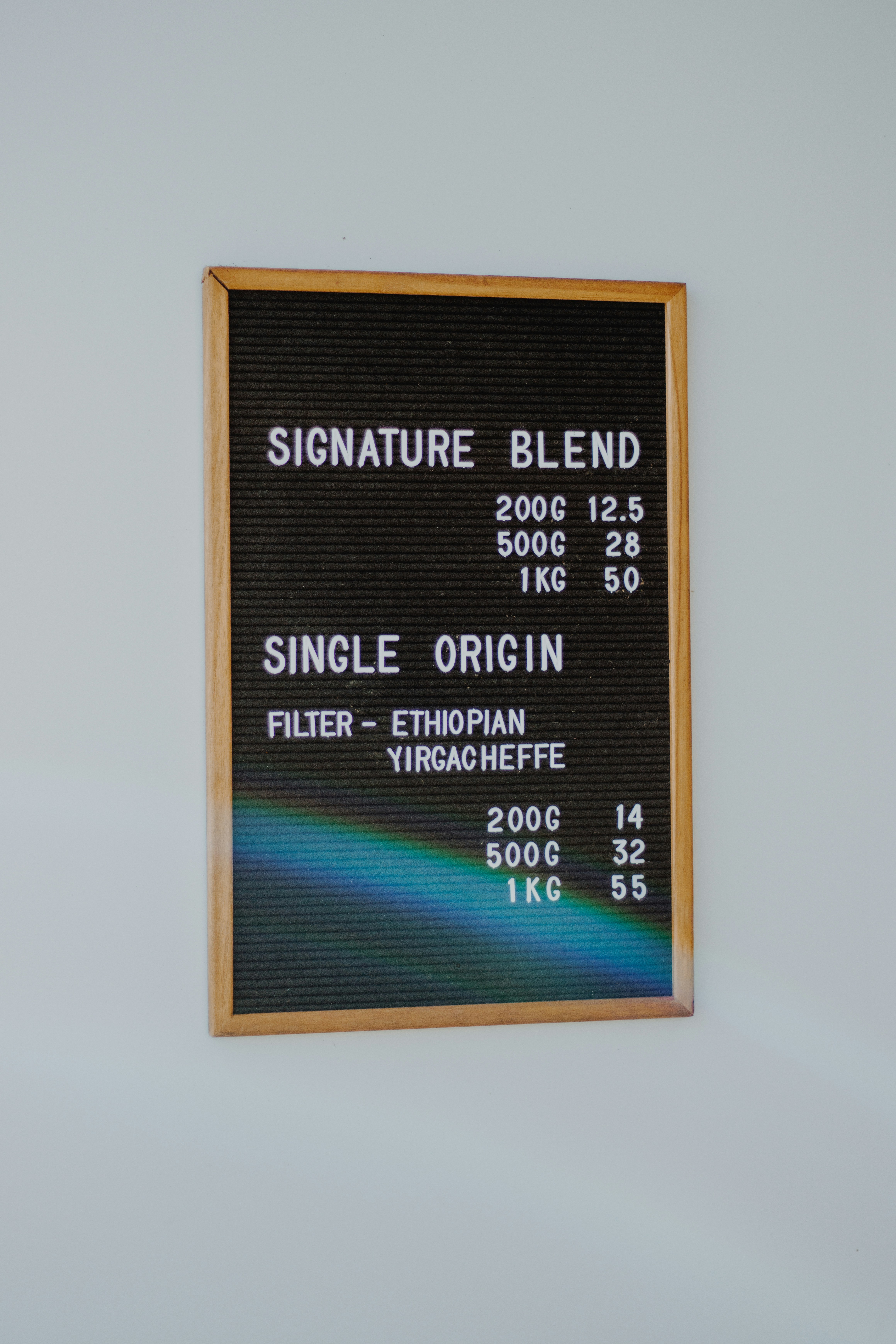 Menu board listing coffee blends and prices. photo – Free Image on Unsplash