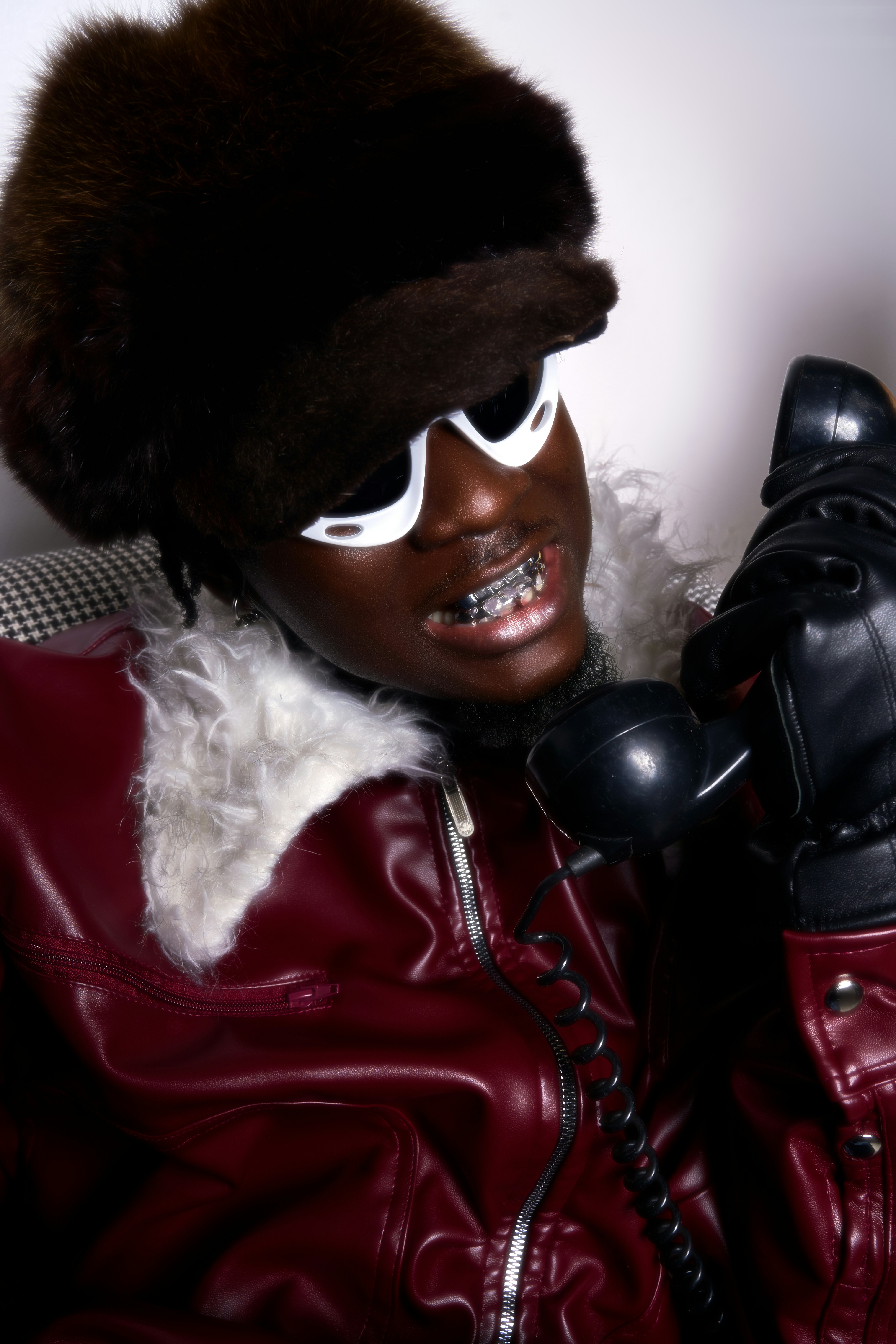 Jet-Soled Diva: Retro Phone Op with Polarized Glare