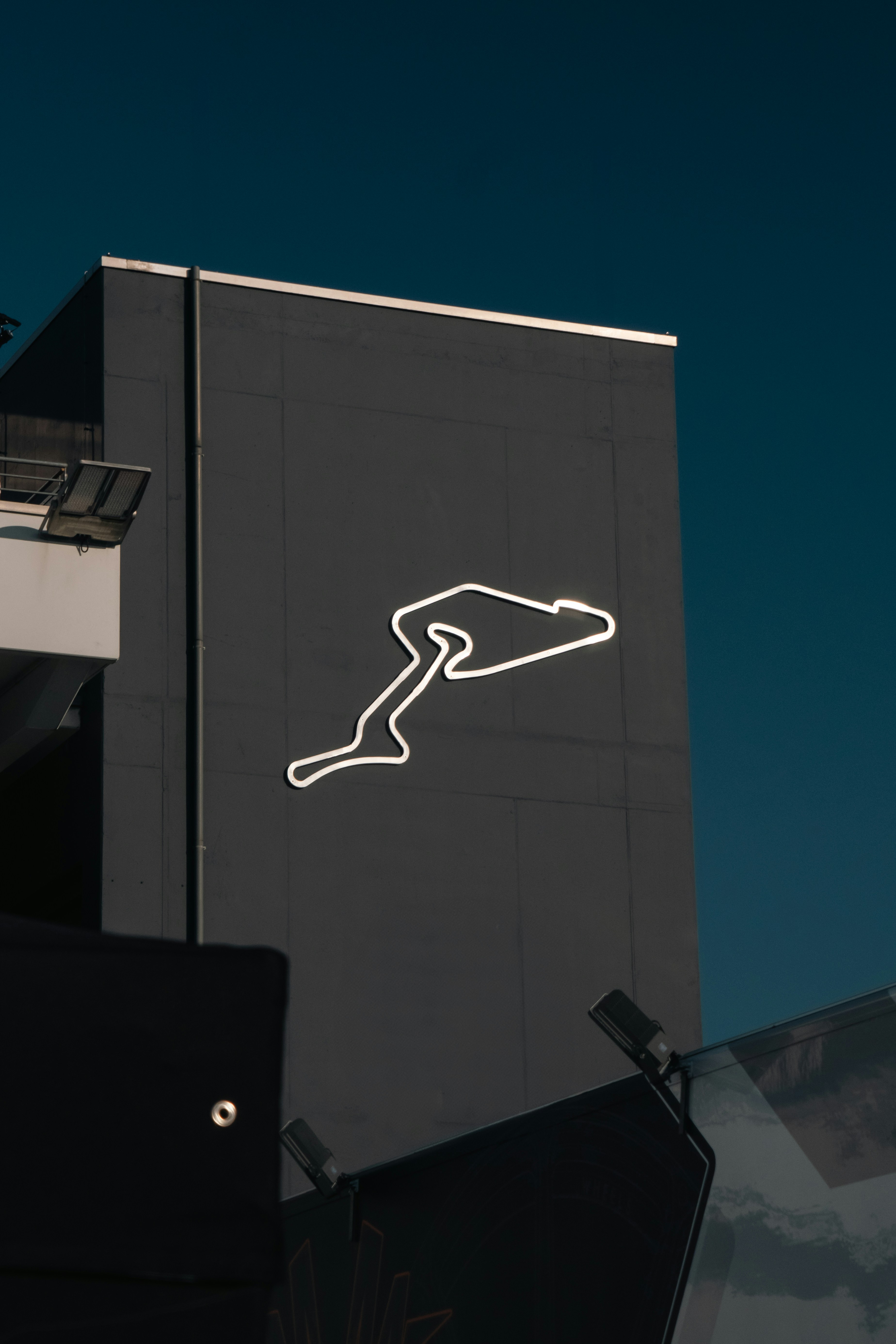 Neon Curves: The Pathway to Speed
